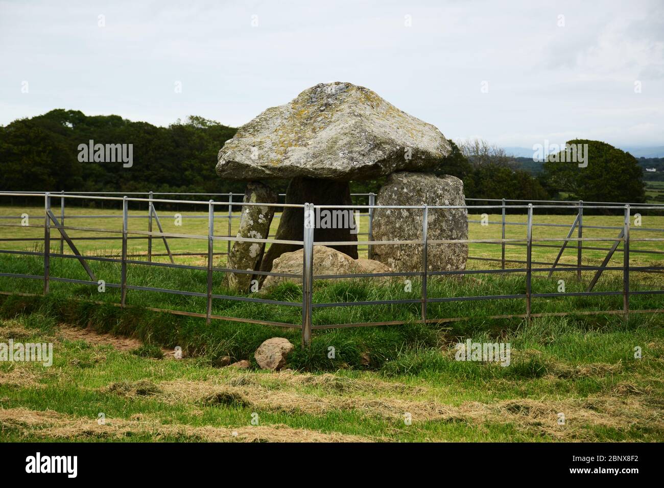 Neolithic burial monuments hi-res stock photography and images - Alamy