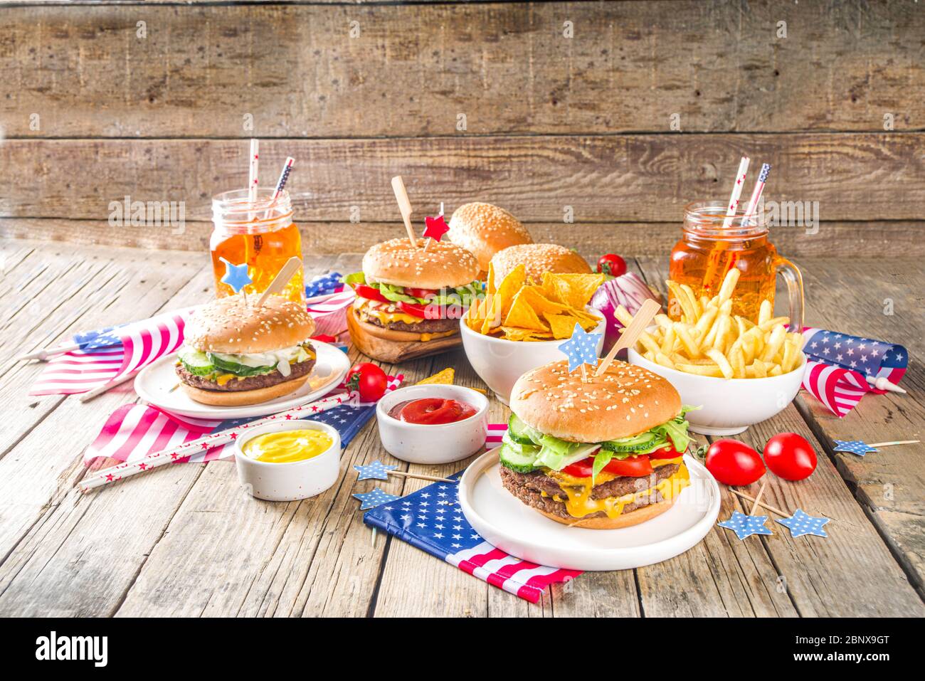 4th of july bbq table hi-res stock photography and images - Alamy
