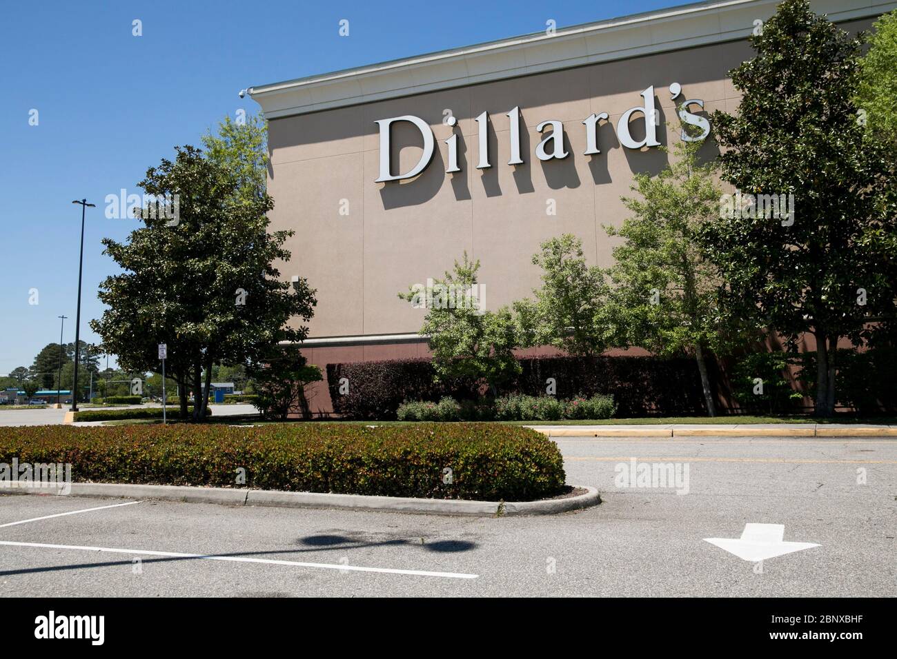 Dillard's dillards store logo hi-res stock photography and images - Alamy