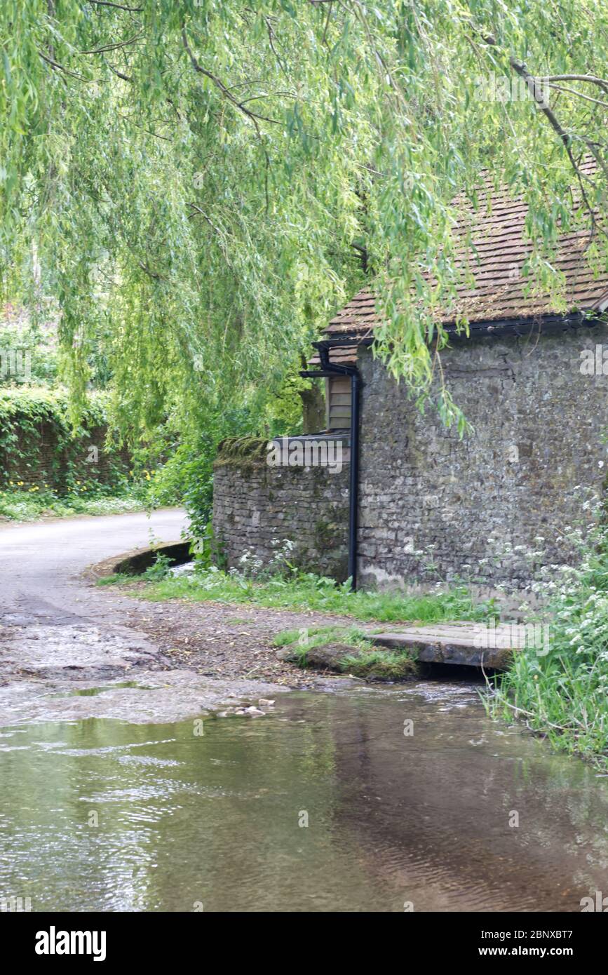 Swinbrook cotswold villages hi-res stock photography and images - Alamy
