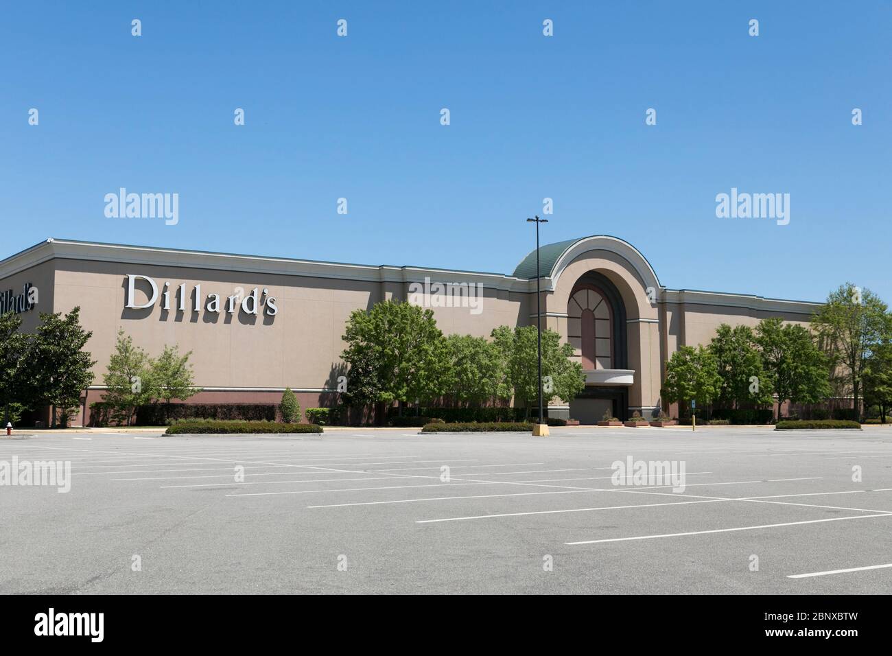 Dillard's dillards store logo hi-res stock photography and images - Alamy
