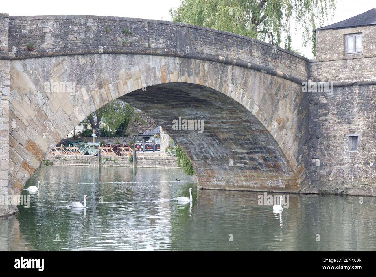 Halfpenny bridge hi-res stock photography and images - Alamy