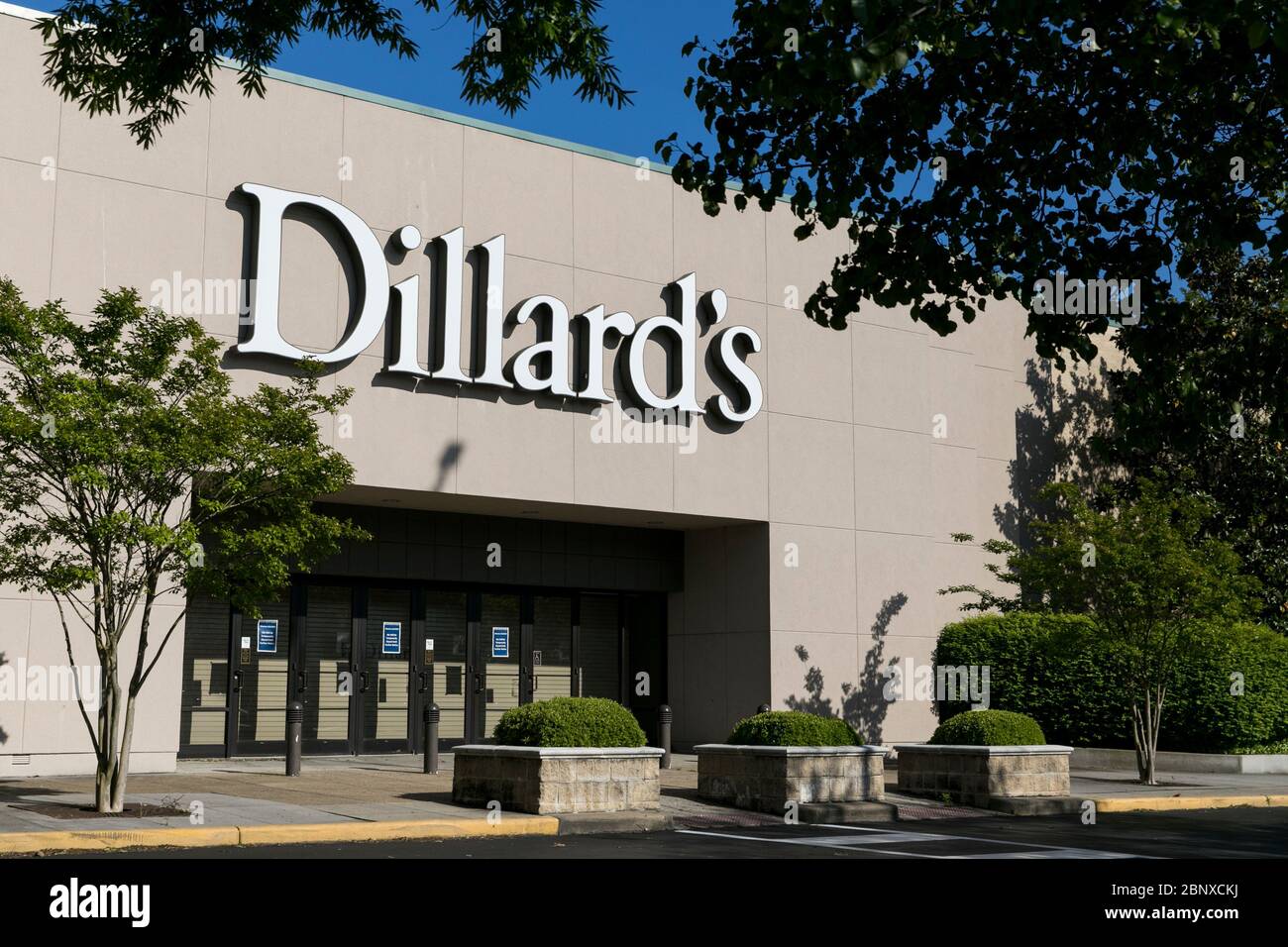 Dillard's dillards store logo hi-res stock photography and images - Alamy