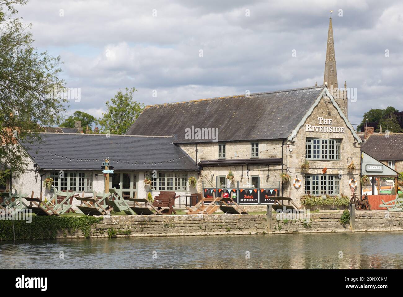 The riverside and church steeple, Lechlade, town at the southern edge ...