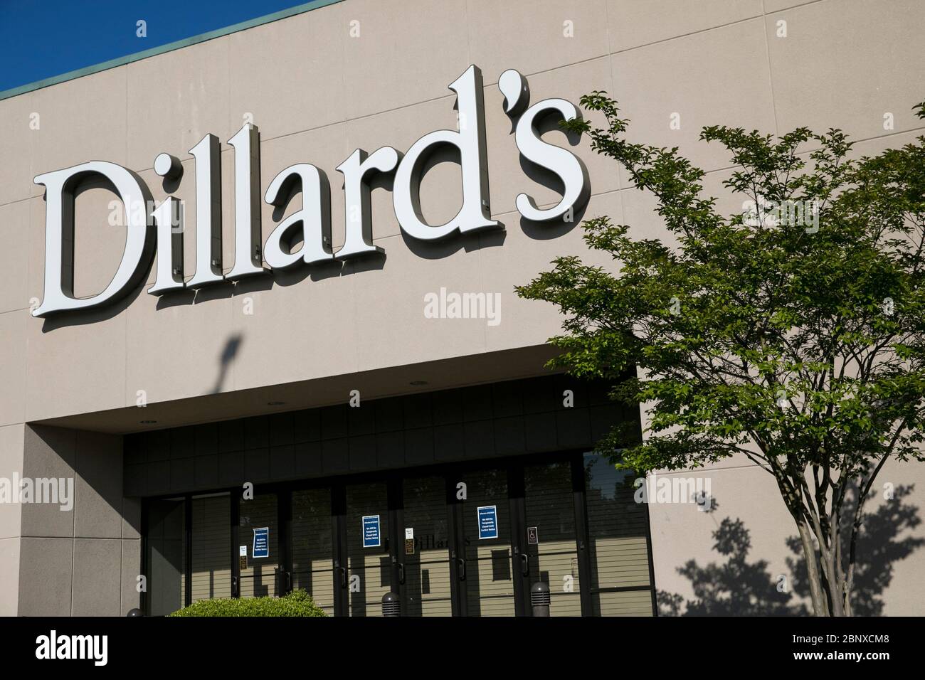 Dillard's dillards store logo hi-res stock photography and images - Alamy