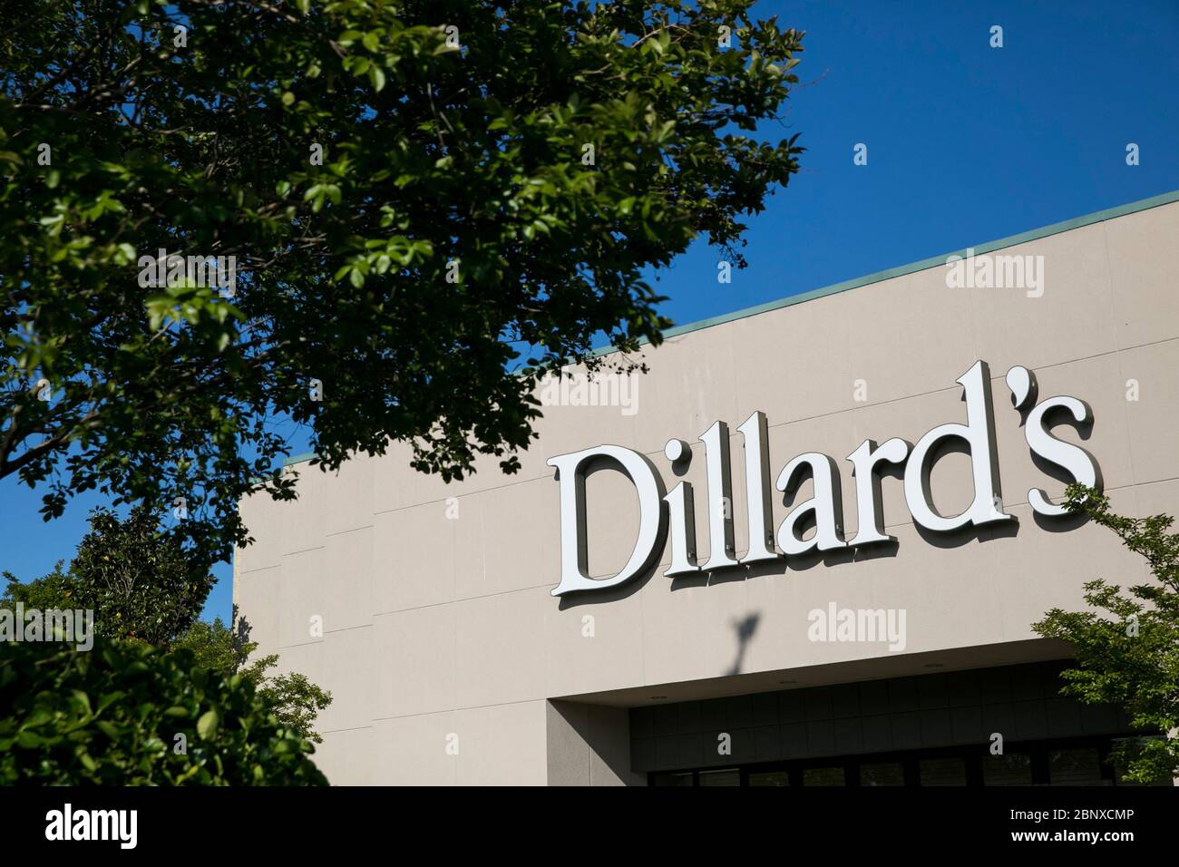 Dillard's dillards store logo hi-res stock photography and images - Alamy