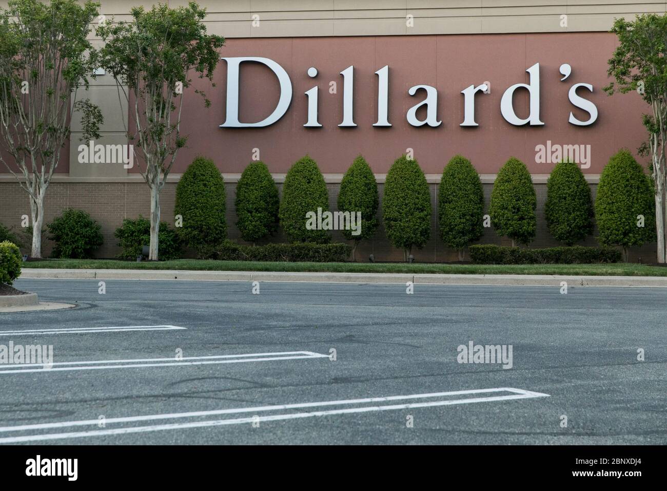 Dillard's dillards store logo hi-res stock photography and images - Alamy