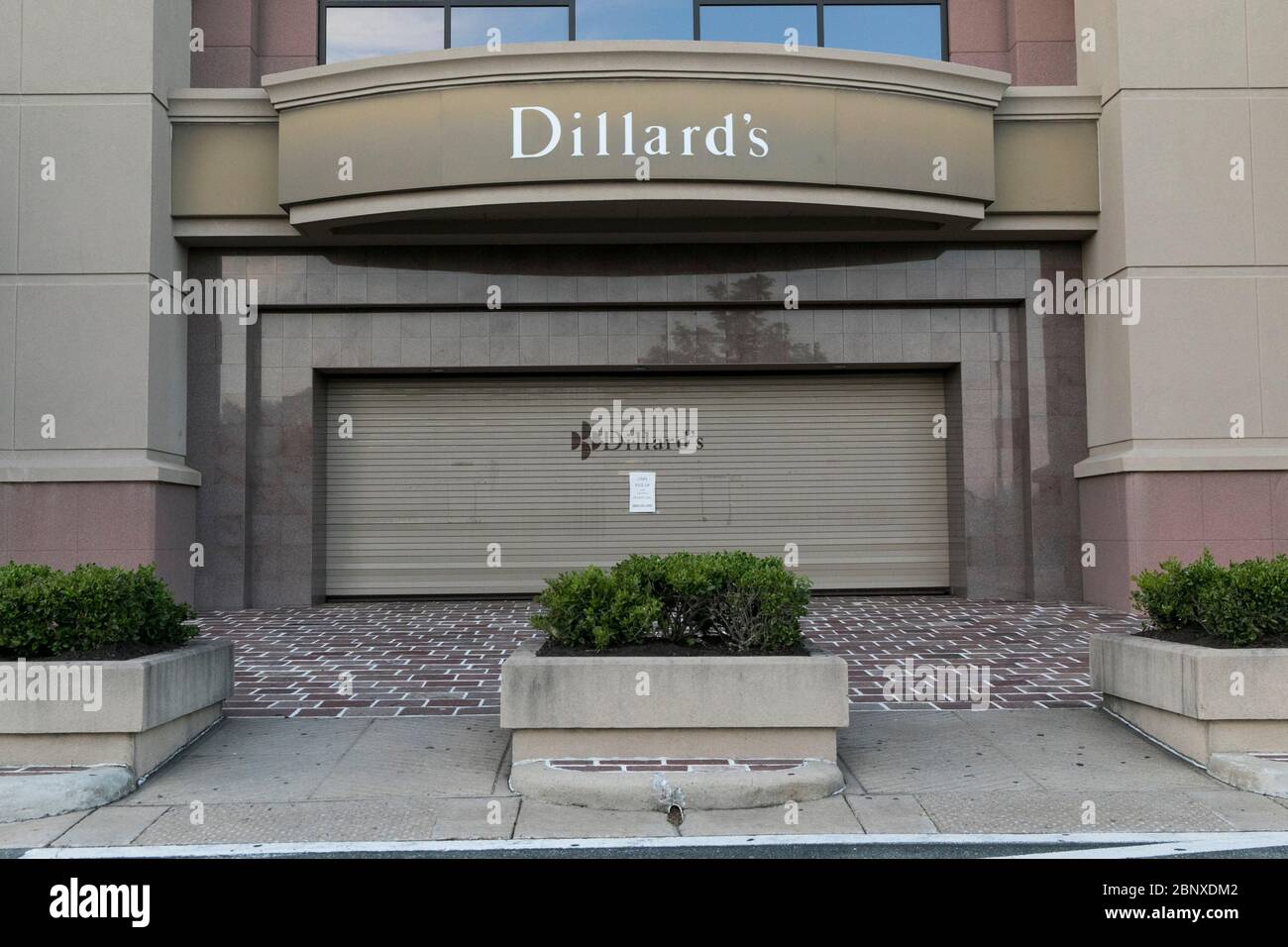 Dillard's dillards store logo hi-res stock photography and images - Alamy