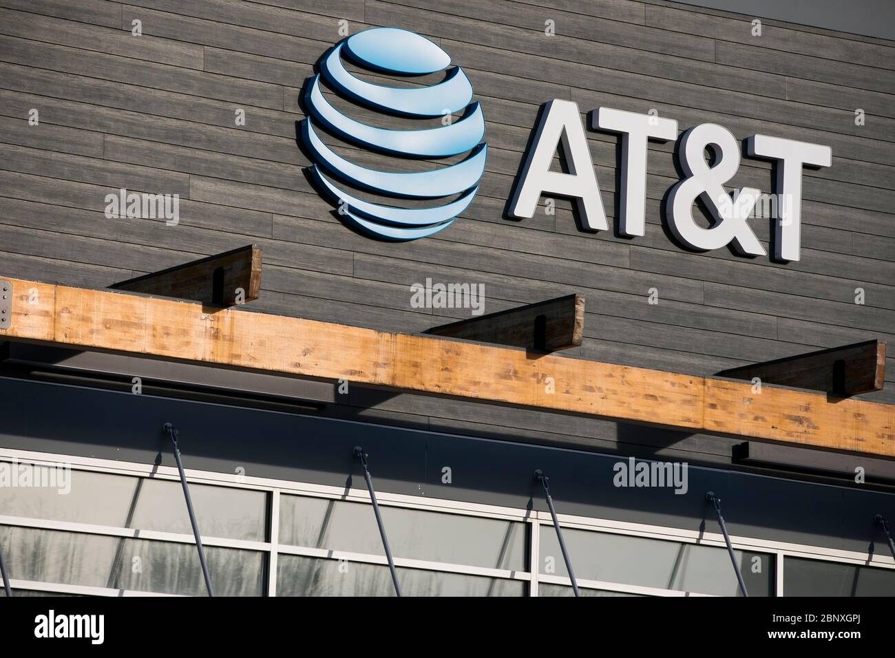 Storefront sign hi-res stock photography and images - Alamy