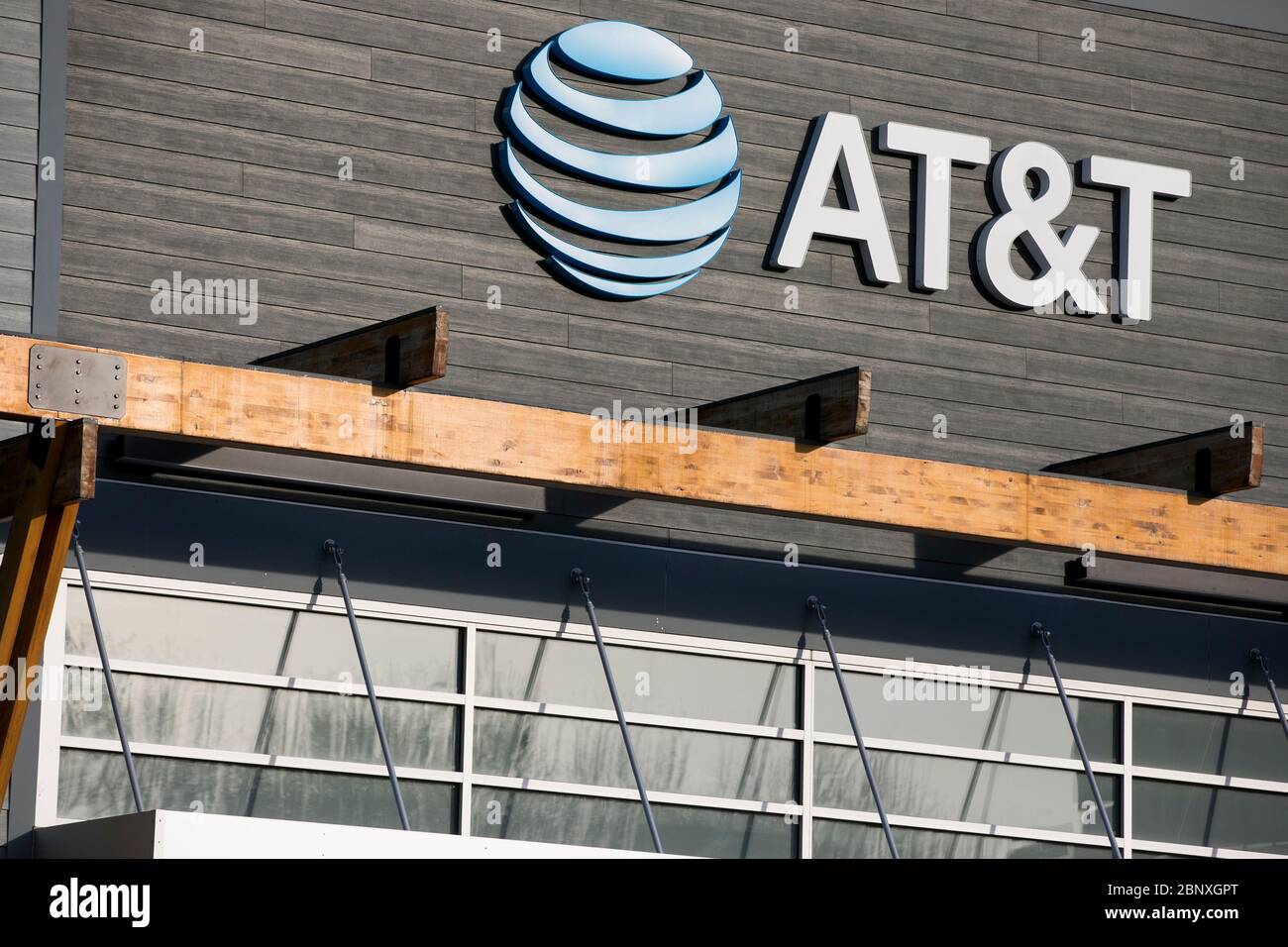 Storefront sign hi-res stock photography and images - Alamy