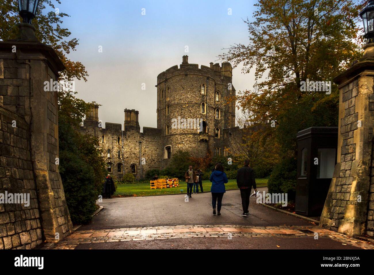 Tourists visiting Windsor Castle. Windsor, Berkshire, England, UK Stock ...