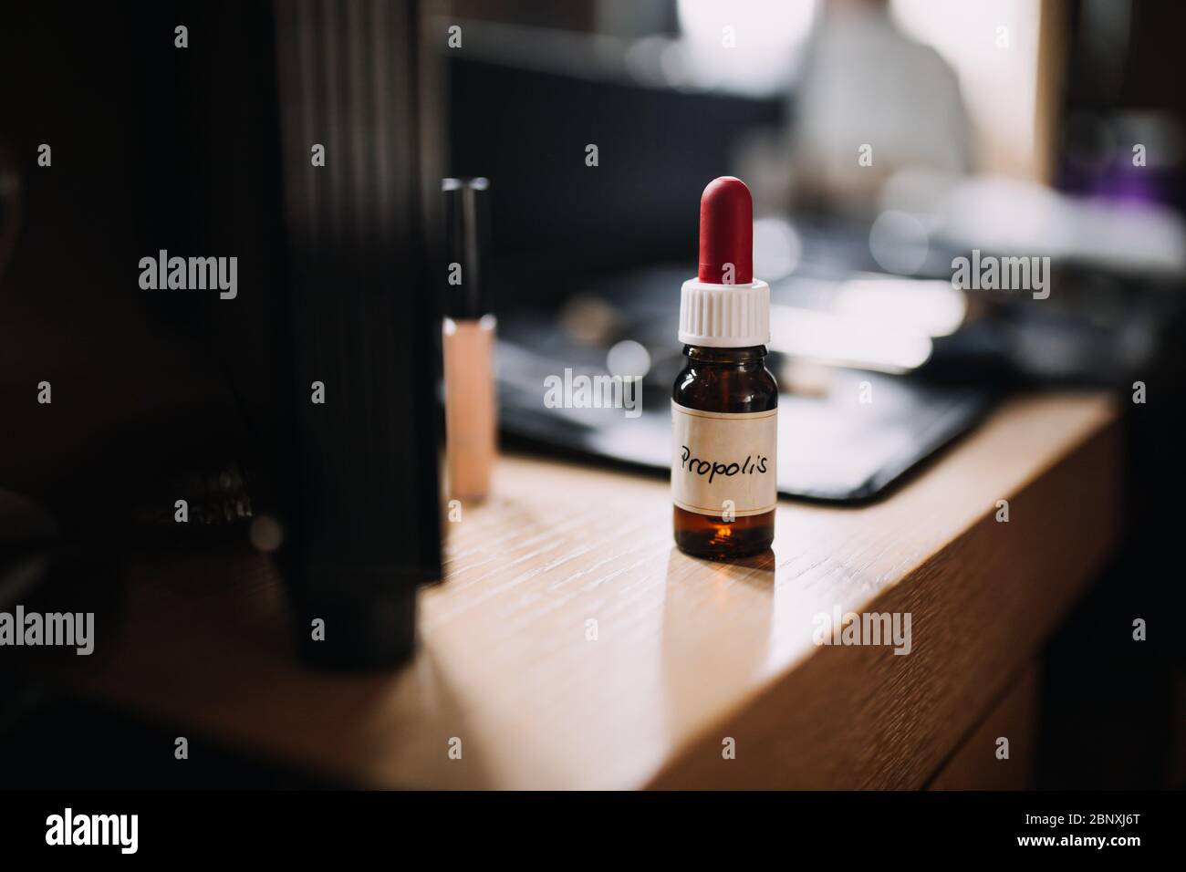 Propolis beehive glue hi-res stock photography and images - Alamy