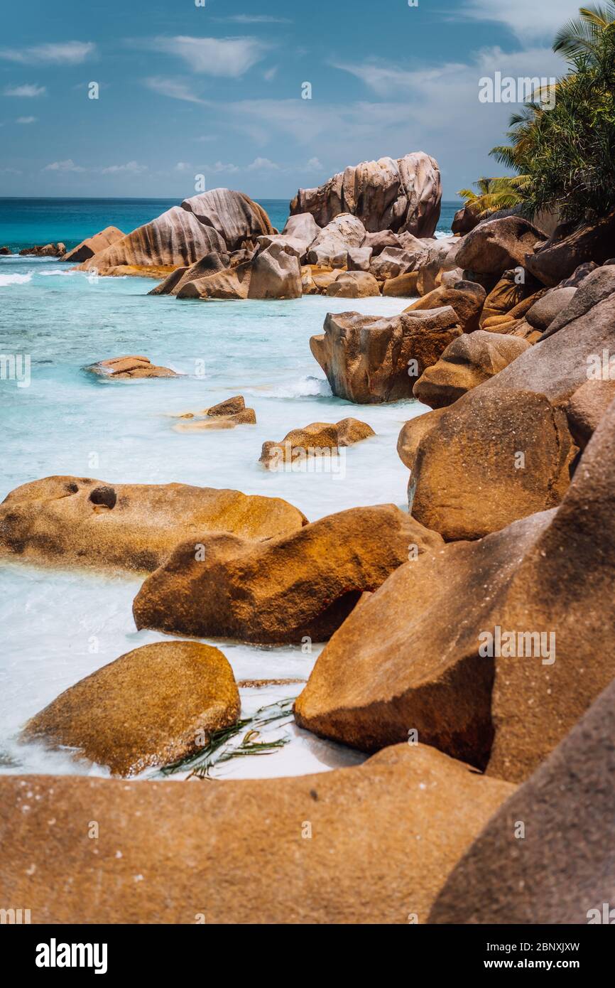 La Digue, Seychelles Islands. Granite rocks and turquoise ocean at ...