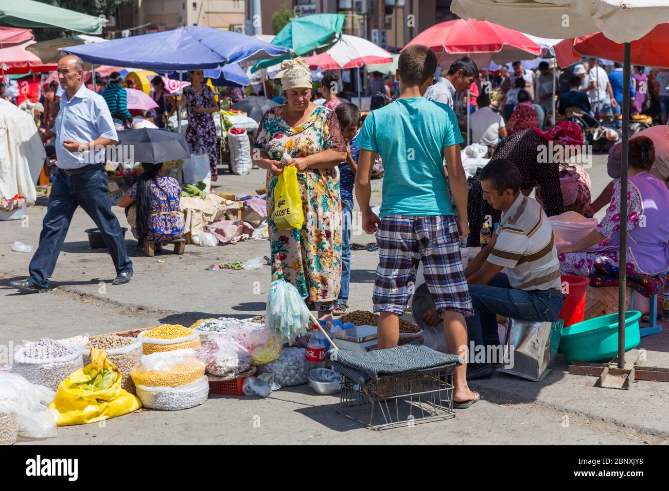 SAMARKAND, UZBEKISTAN - AUGUST 29, 2016: people make shopping at the ...