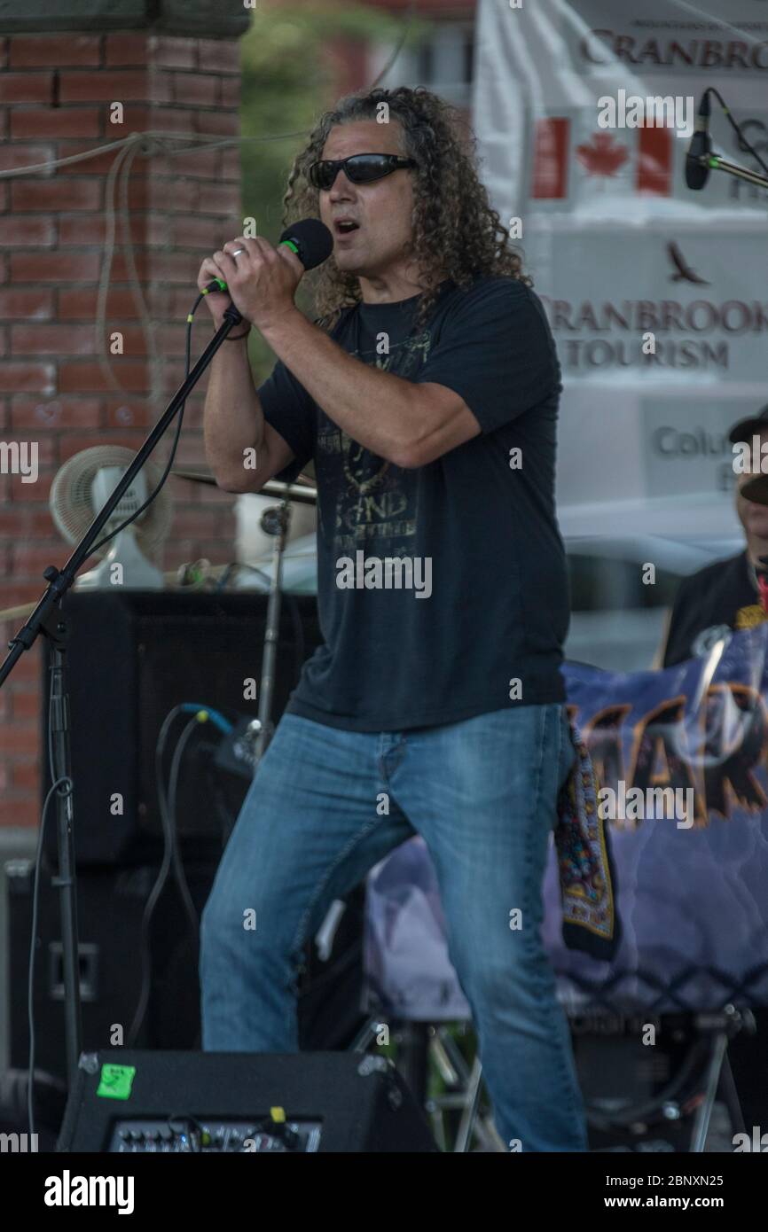 Band lead singer hi-res stock photography and images - Alamy