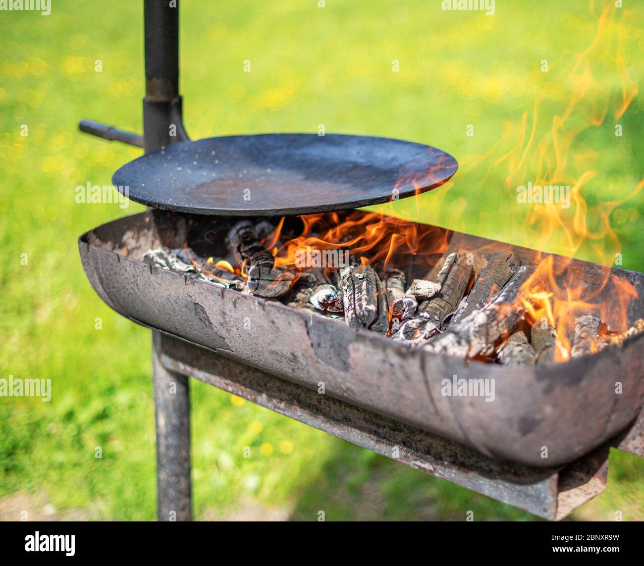 Burning grill hi-res stock photography and images - Alamy