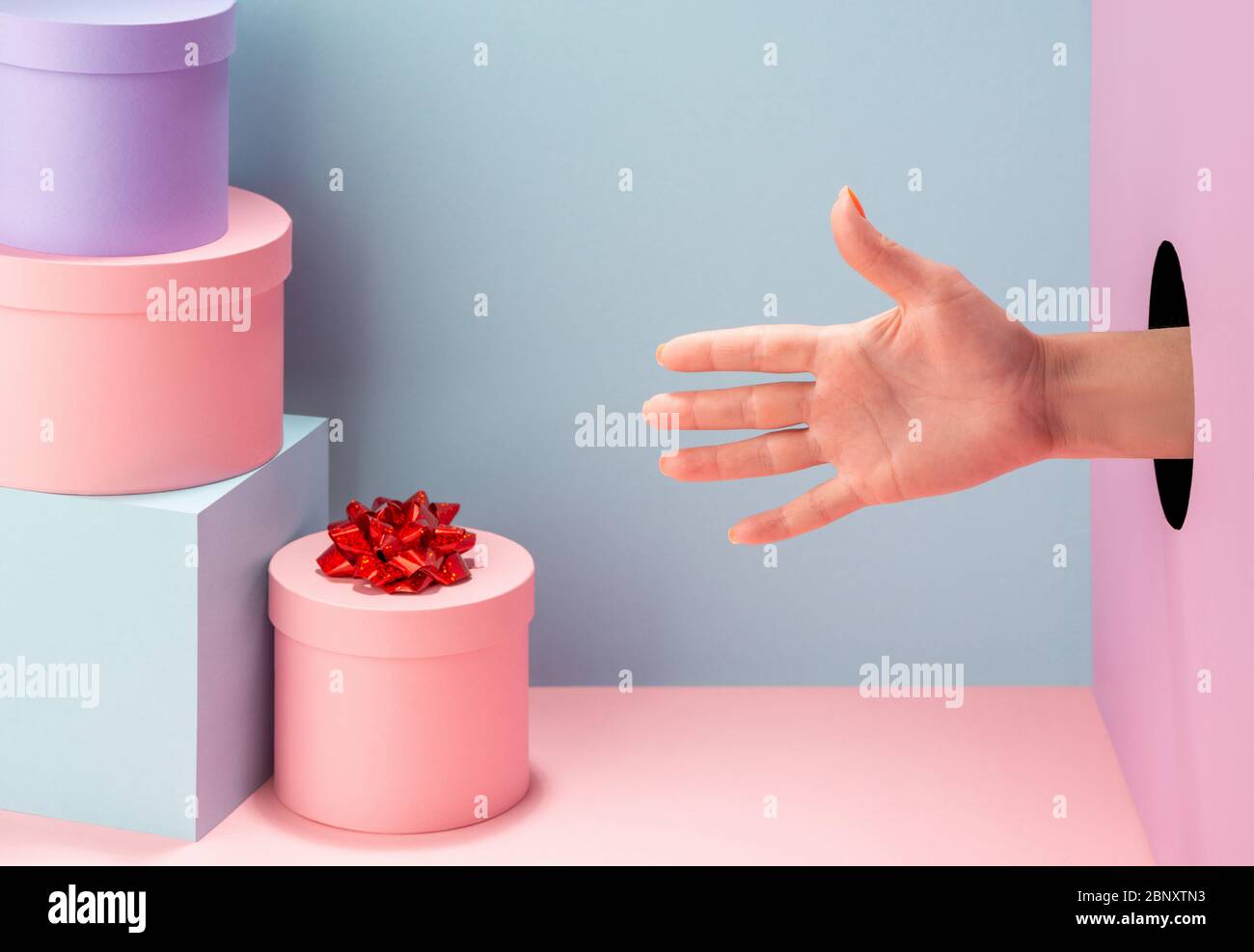 Box hand gesture hi-res stock photography and images - Alamy
