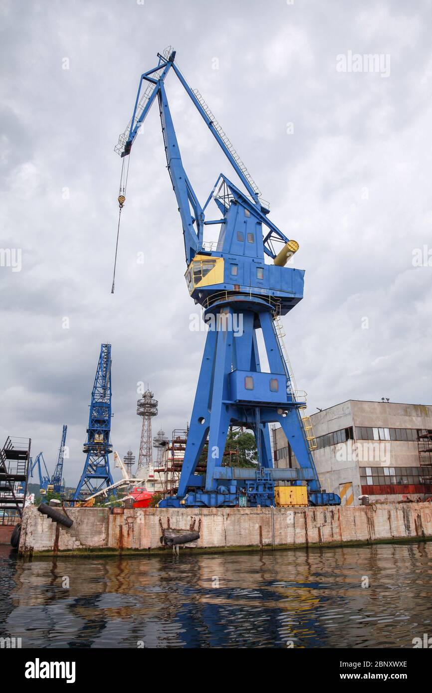 Port crane hi-res stock photography and images - Alamy