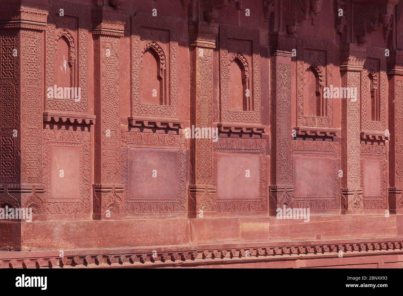 Impressive 16th century red stone palace in India (Fatehpur Sikri Stock ...