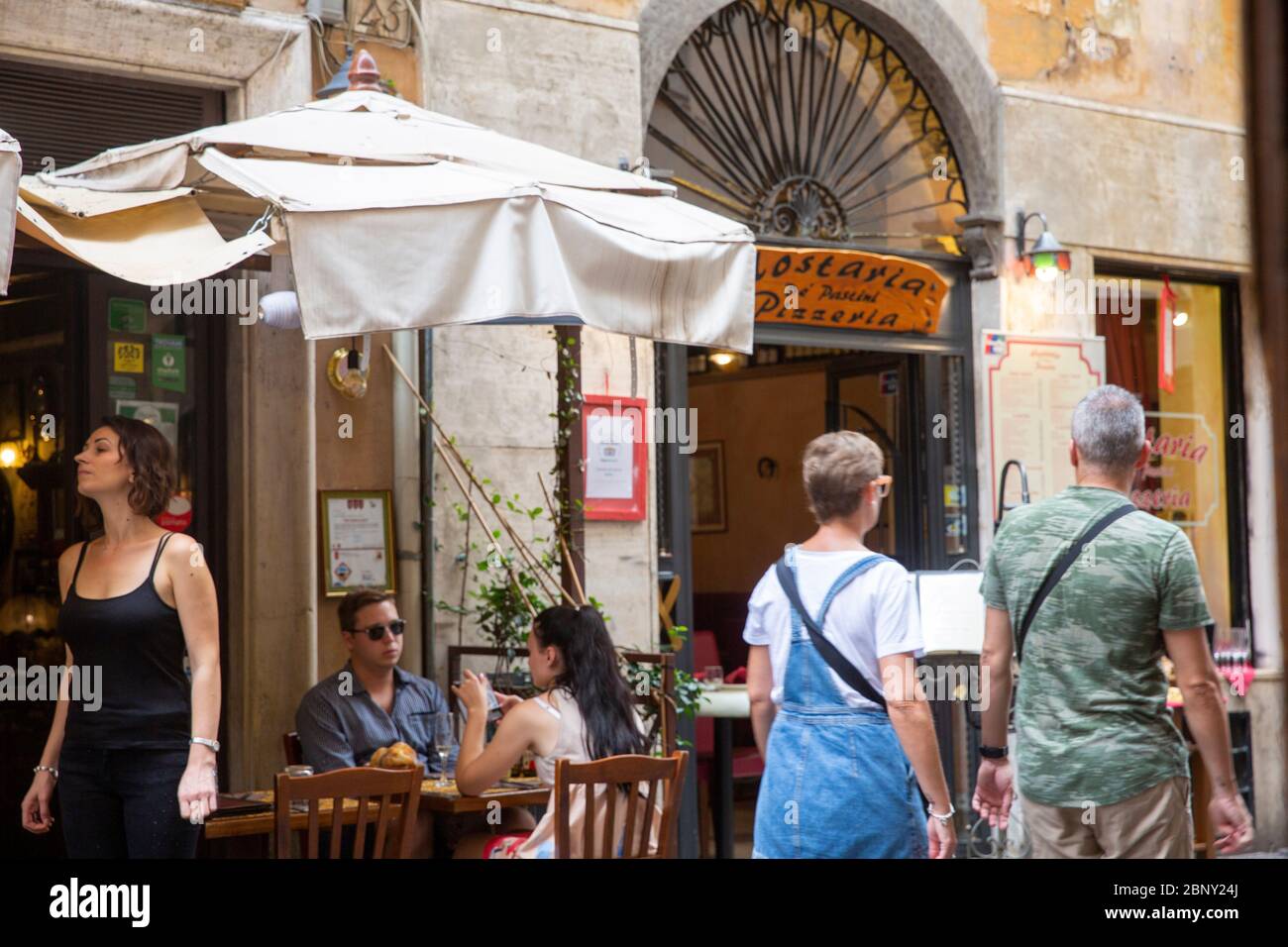 Roman meals hi-res stock photography and images - Alamy