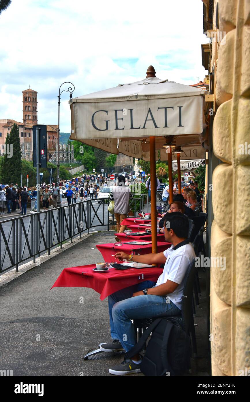 Roman dining ancient hi-res stock photography and images - Alamy