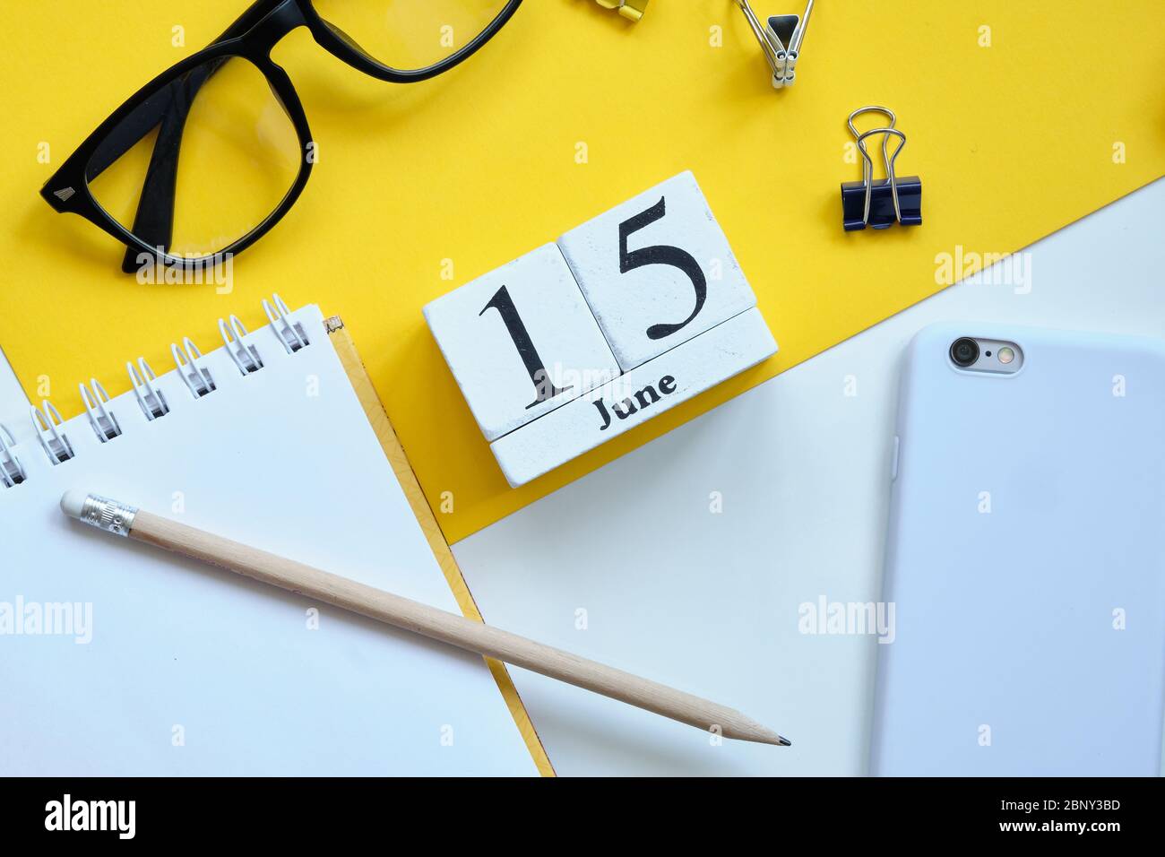 15 june wooden calendar hi-res stock photography and images - Alamy