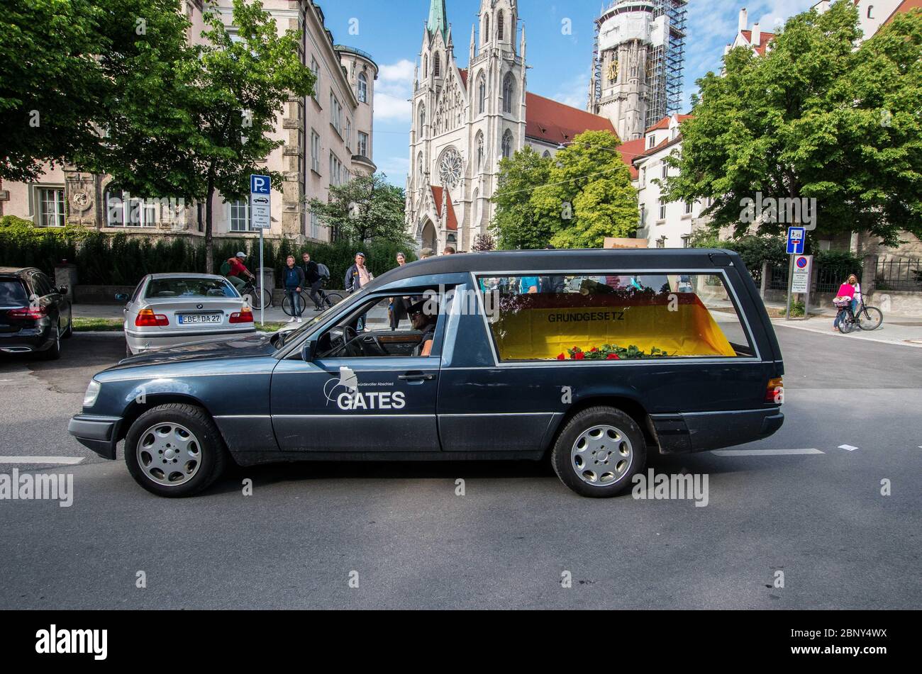 Funeral vehicle hi-res stock photography and images - Alamy