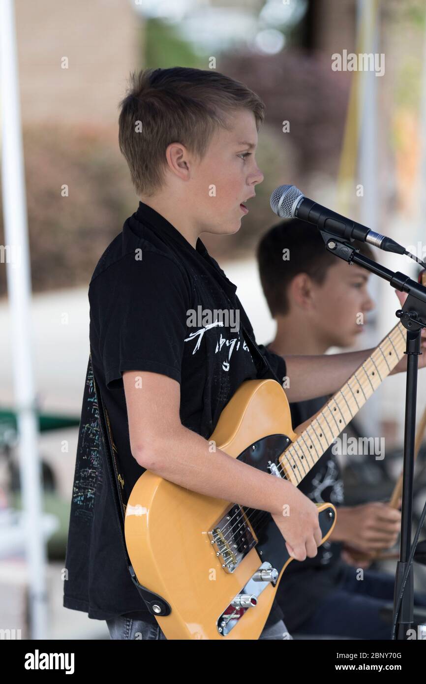 Artist concert hi-res stock photography and images - Alamy