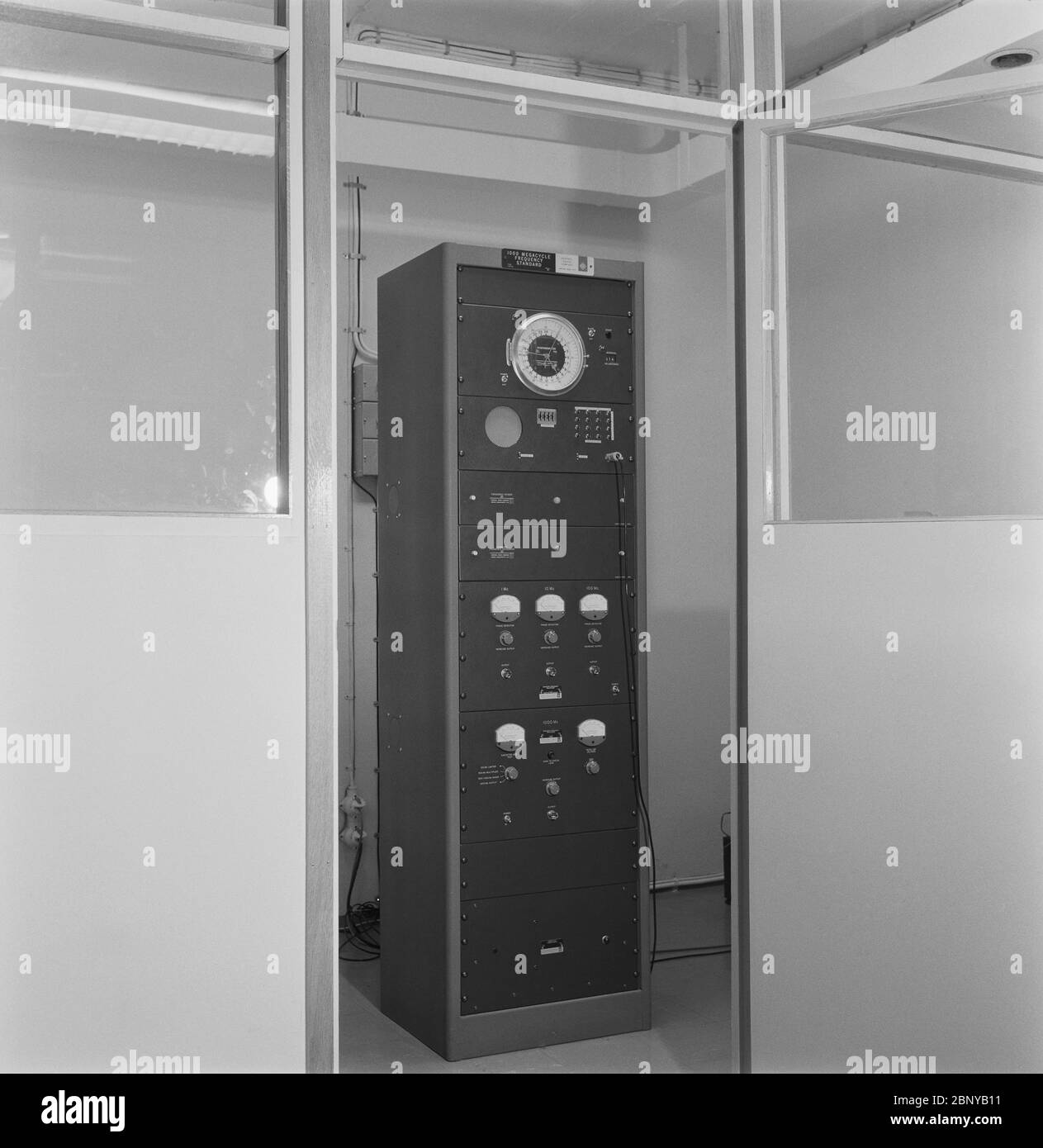 Old retro radio device Black and White Stock Photos & Images - Alamy