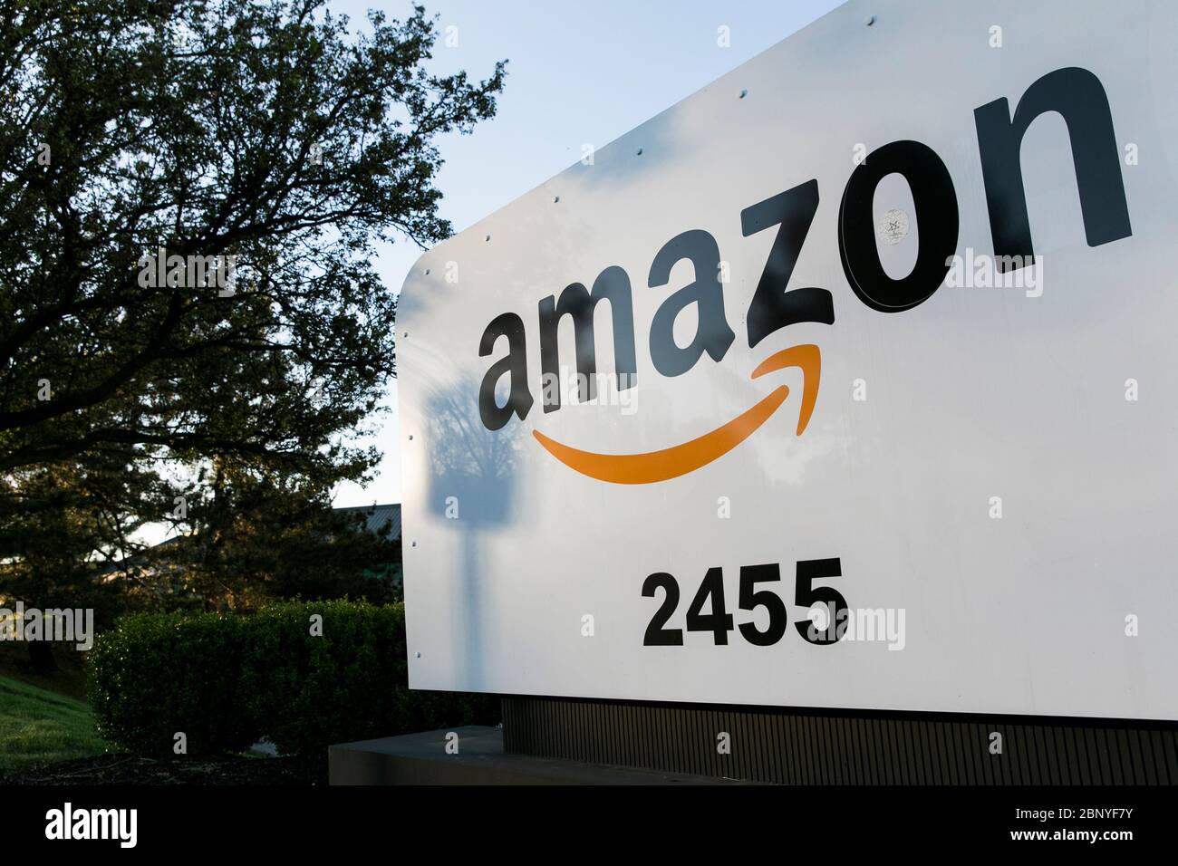 Amazon logo 2020 hi-res stock photography and images - Alamy
