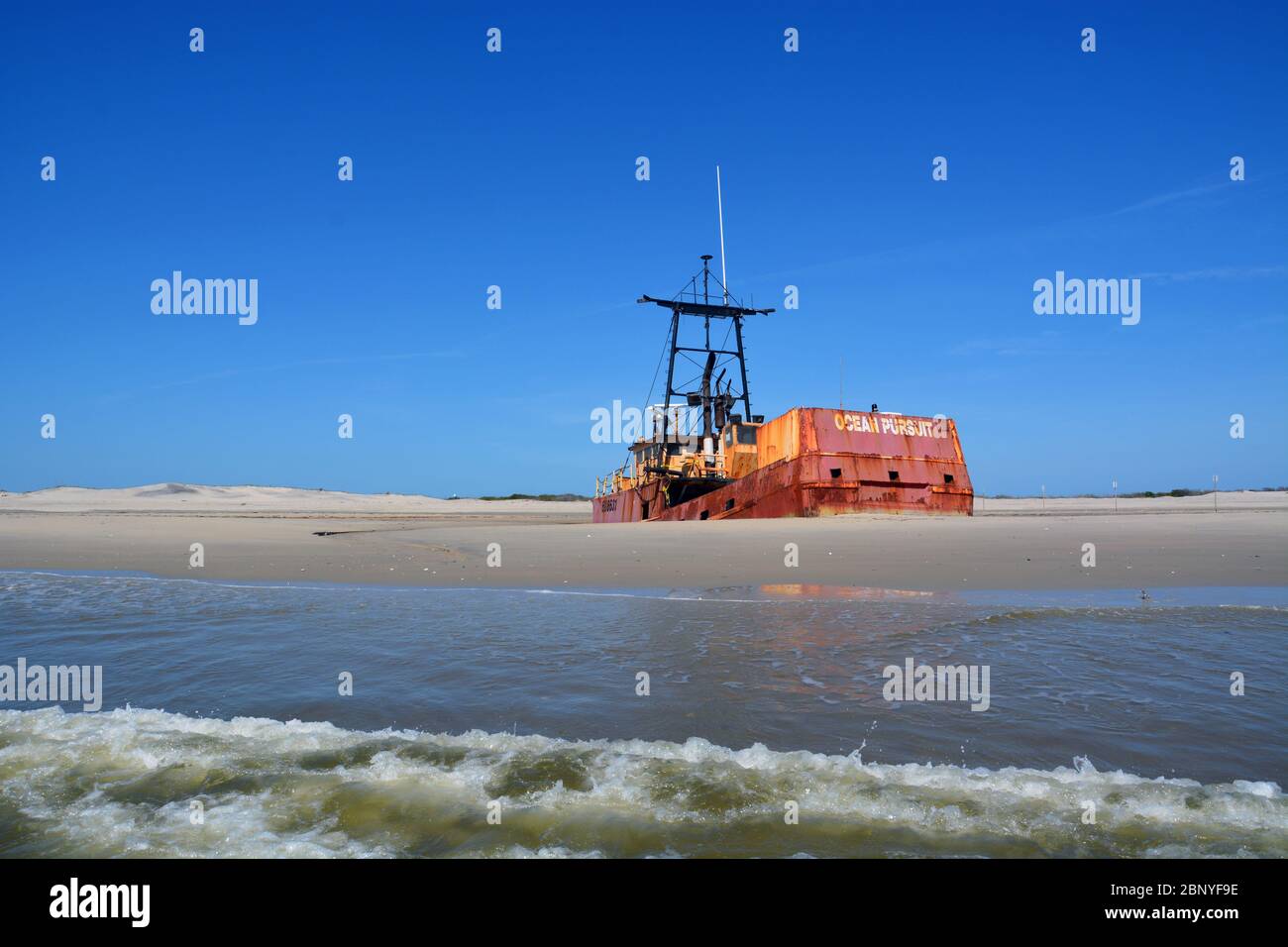 The fishing trawler Ocean Pursuit stranded on the beach off Oregon ...
