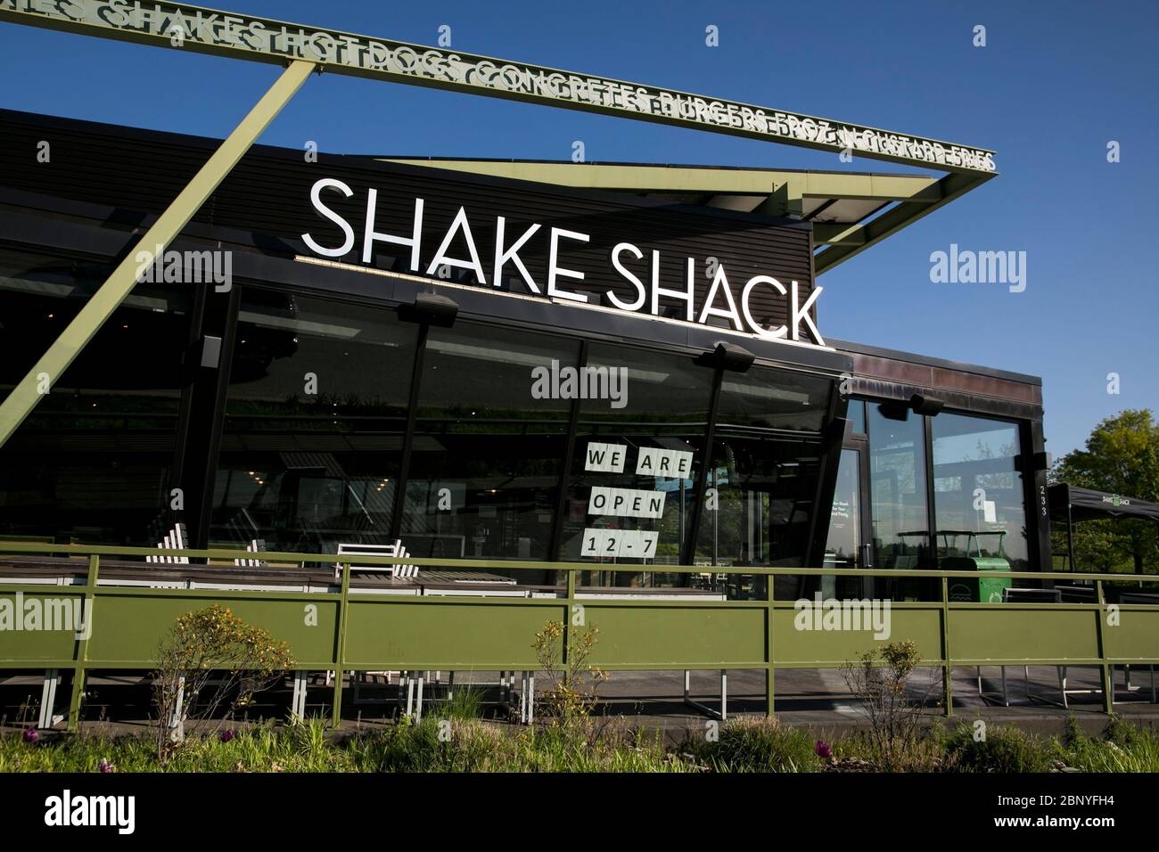 Shake shack logo hi-res stock photography and images - Alamy