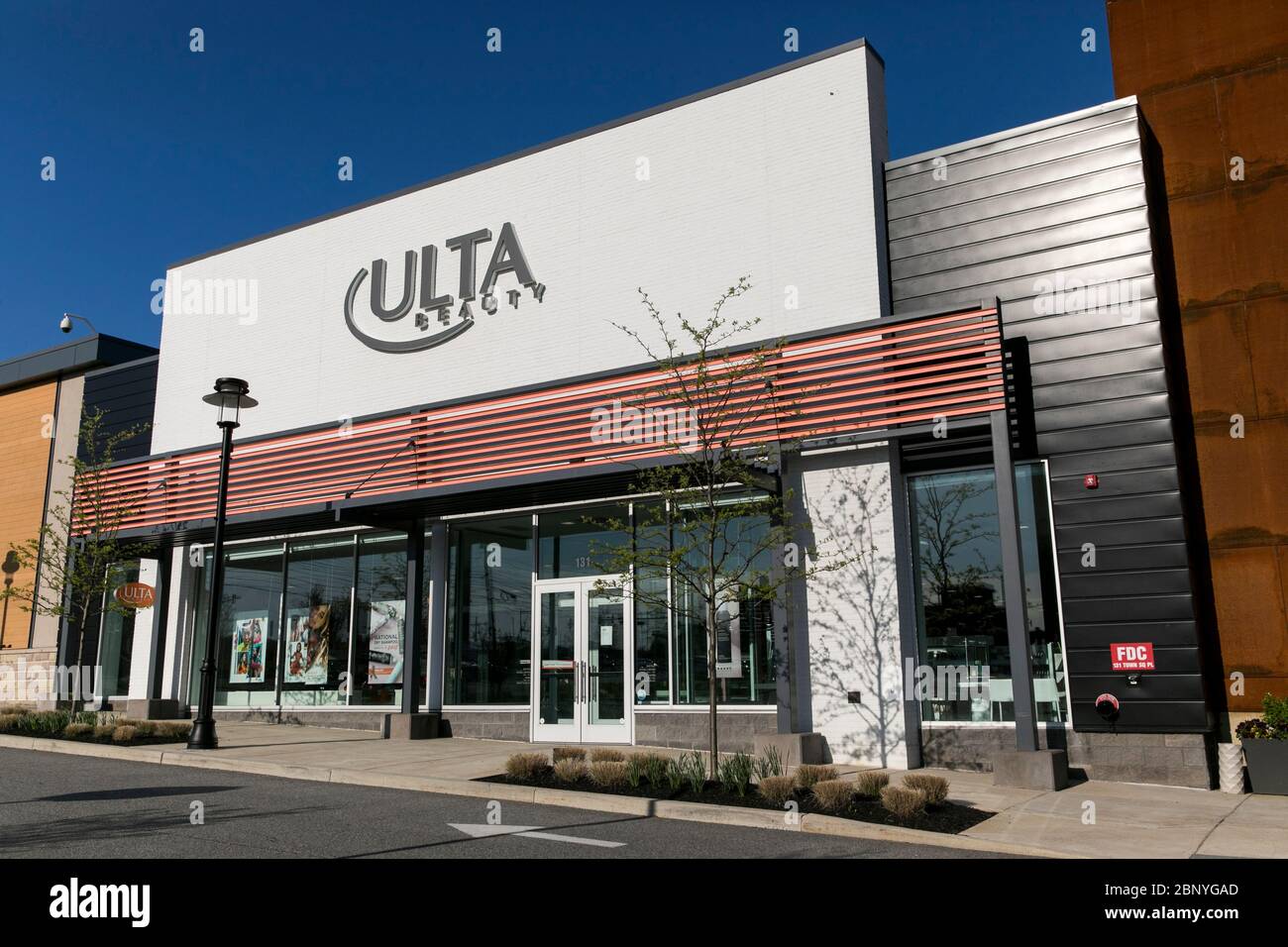 Beauty retail hi-res stock photography and images - Alamy