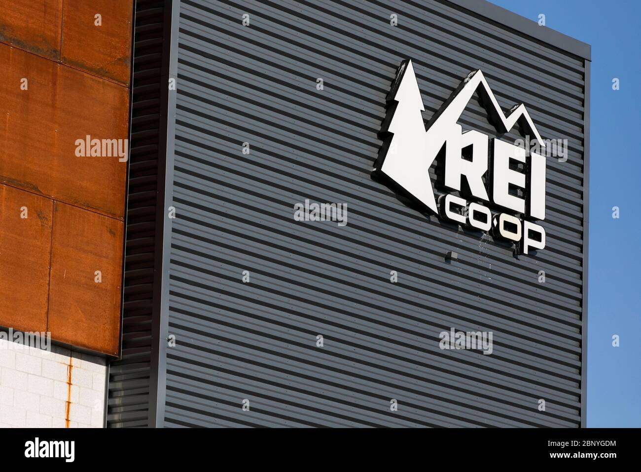 Recreational equipment inc building hi-res stock photography and images ...