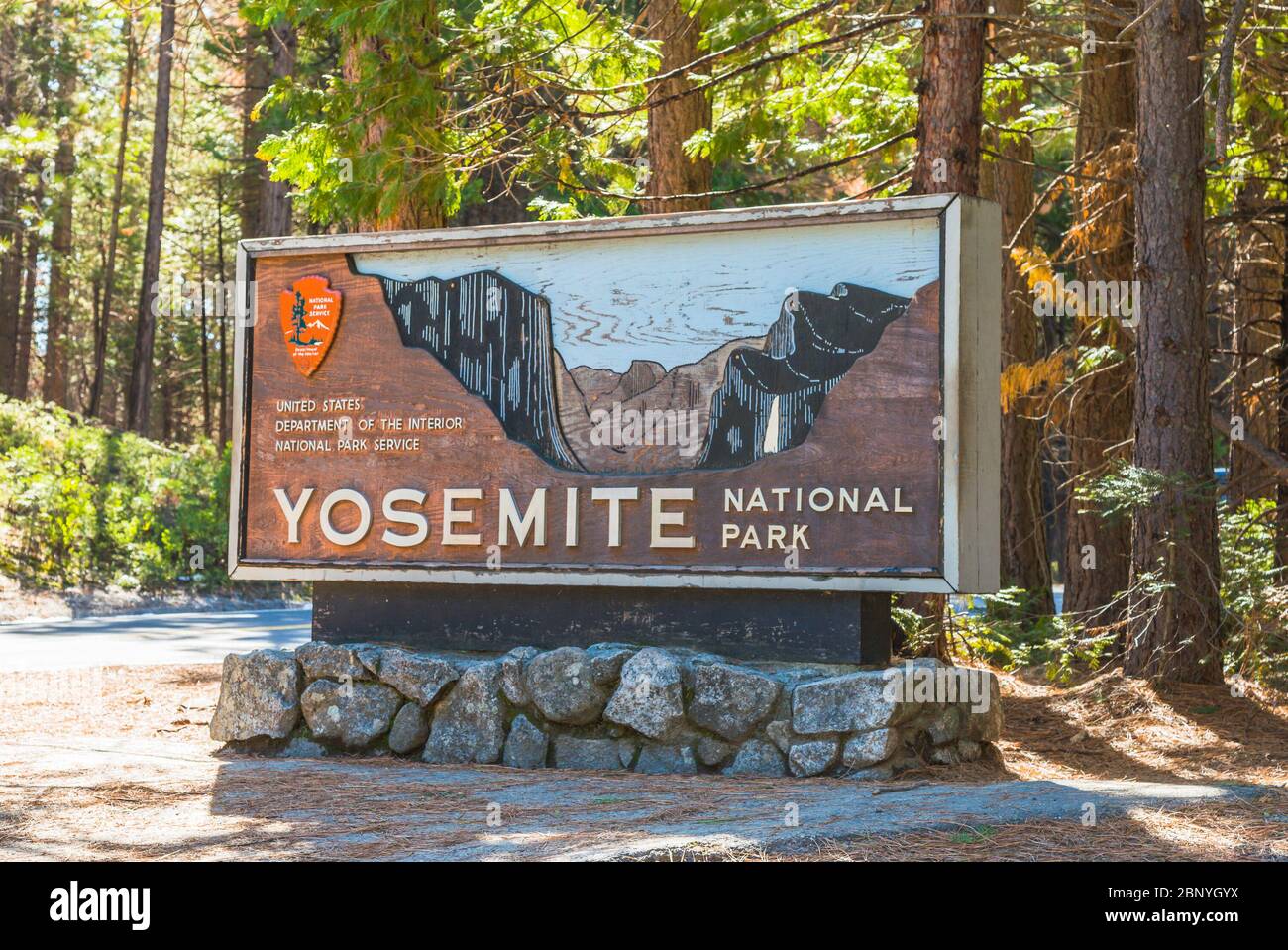 Entrance sign yosemite national park hi-res stock photography and ...