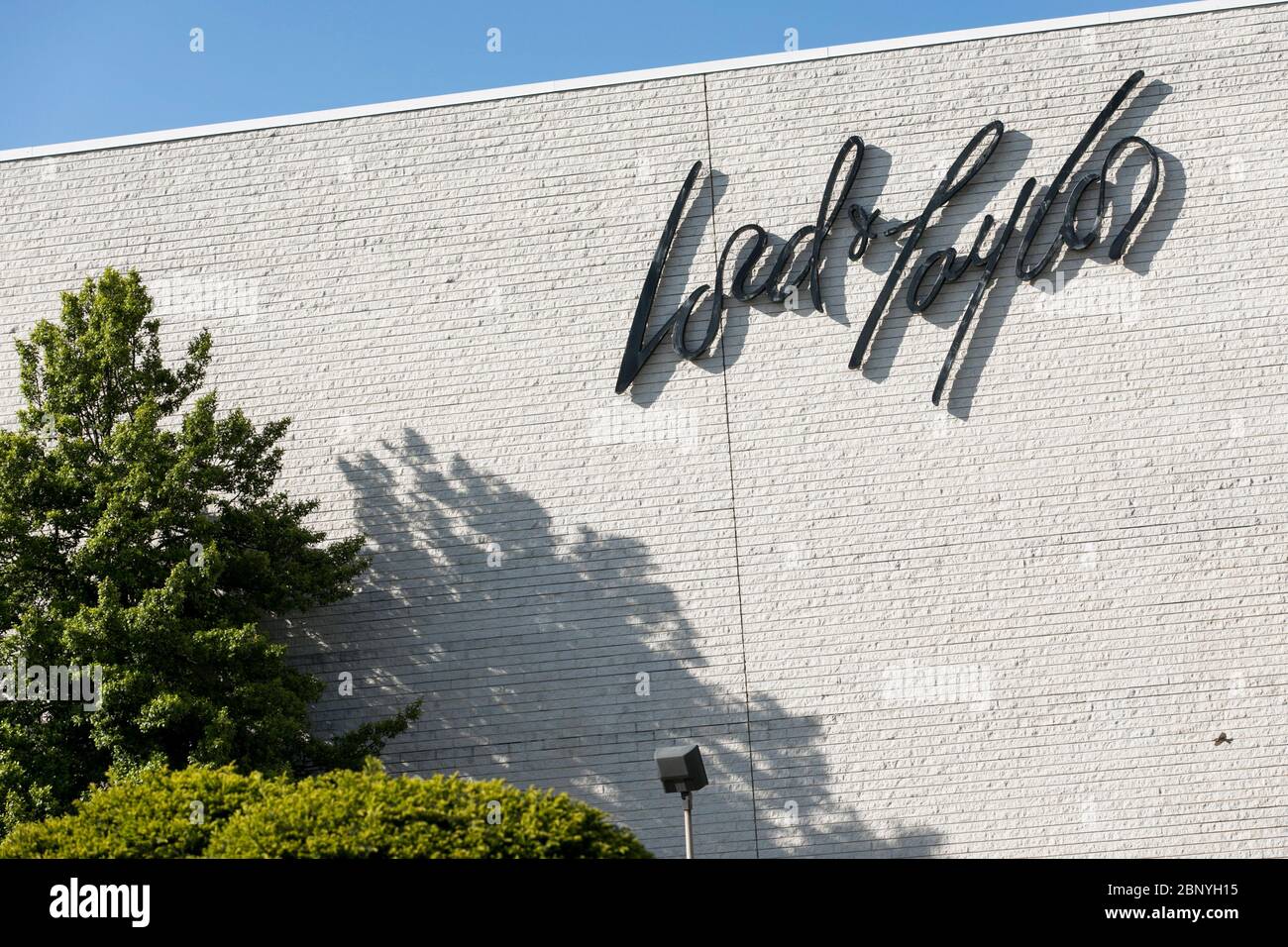 Lord and taylor logo hi-res stock photography and images - Alamy