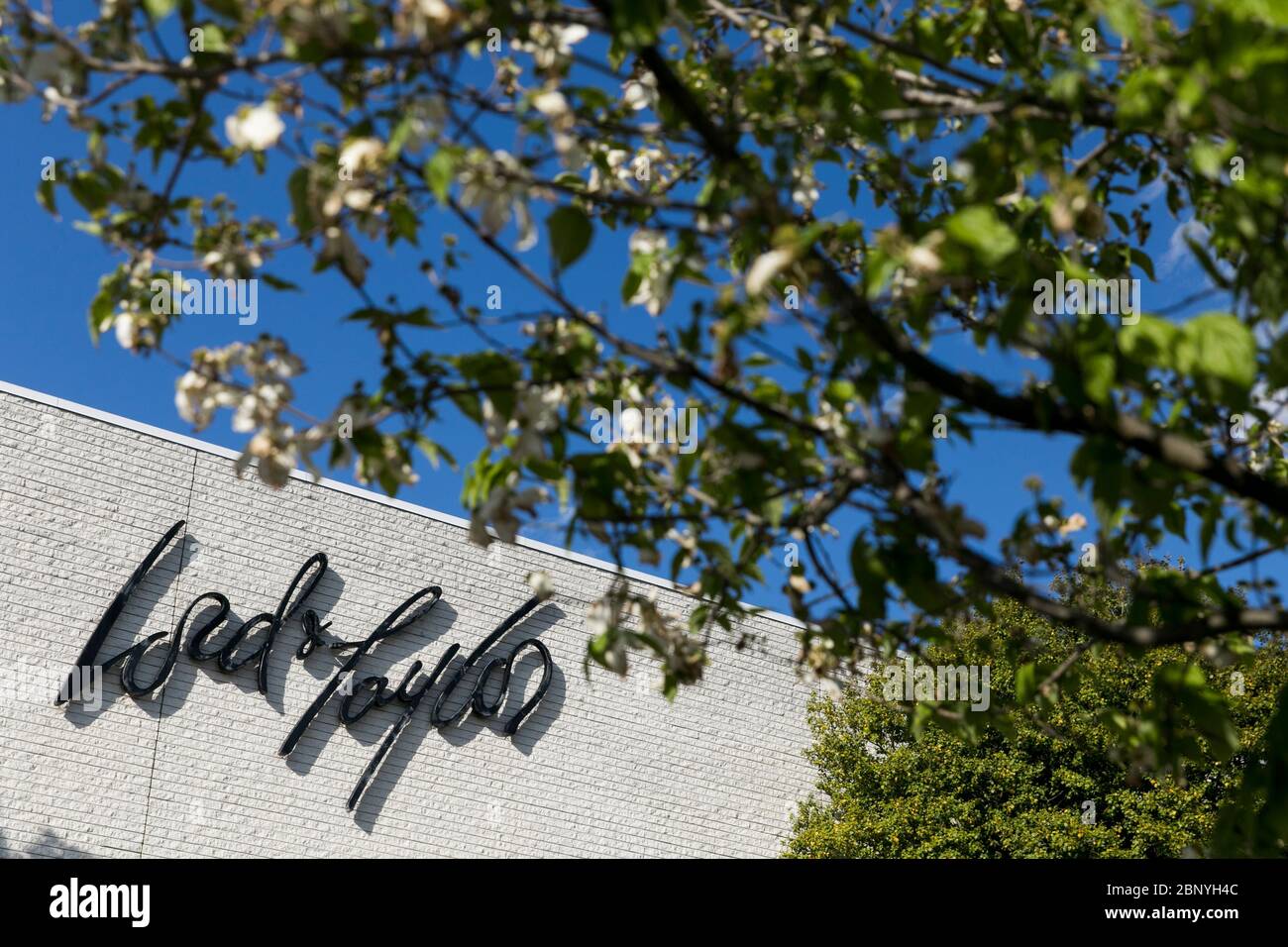 Lord and taylor logo hi-res stock photography and images - Alamy