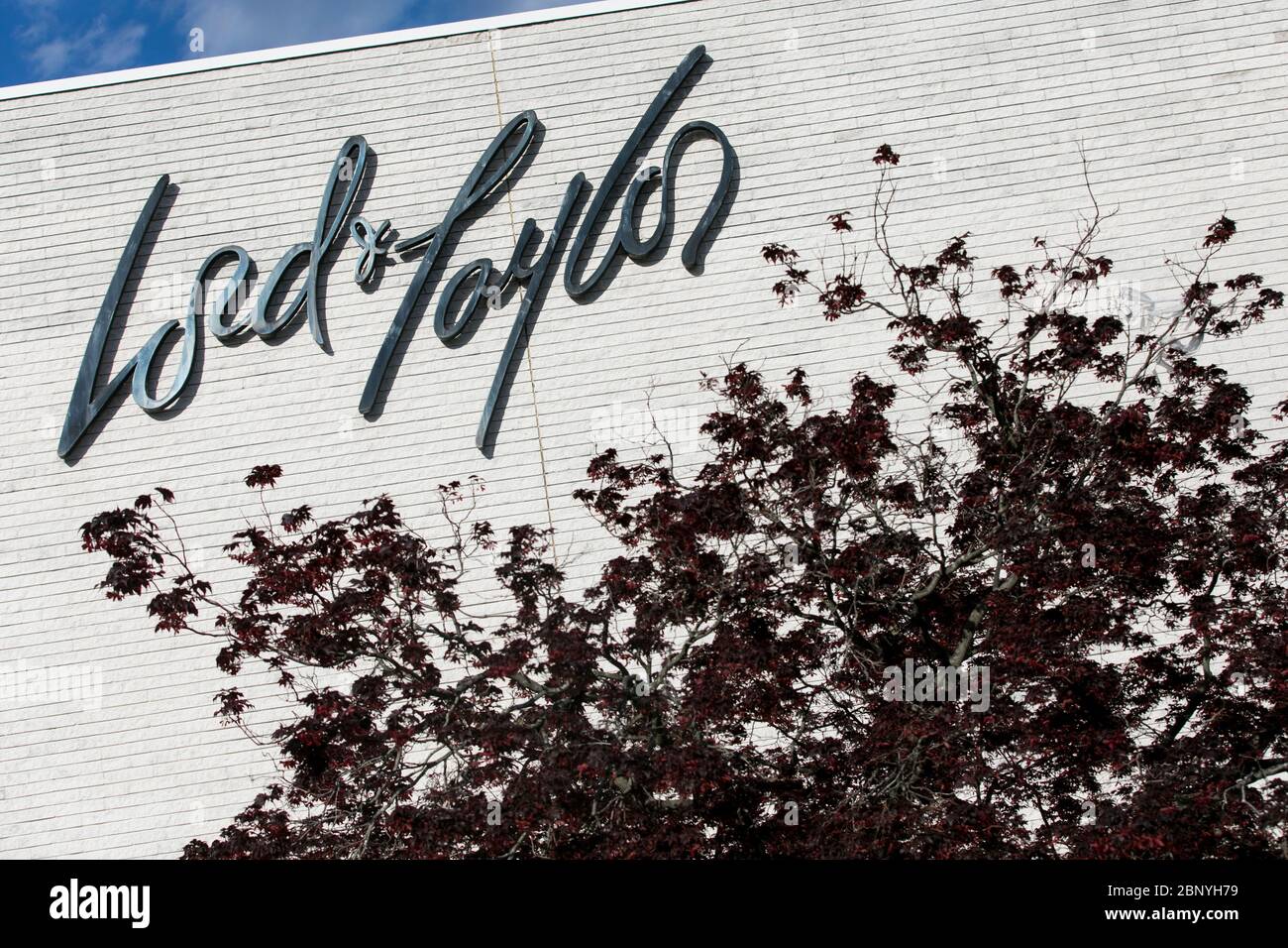 Lord and taylor logo hi-res stock photography and images - Alamy