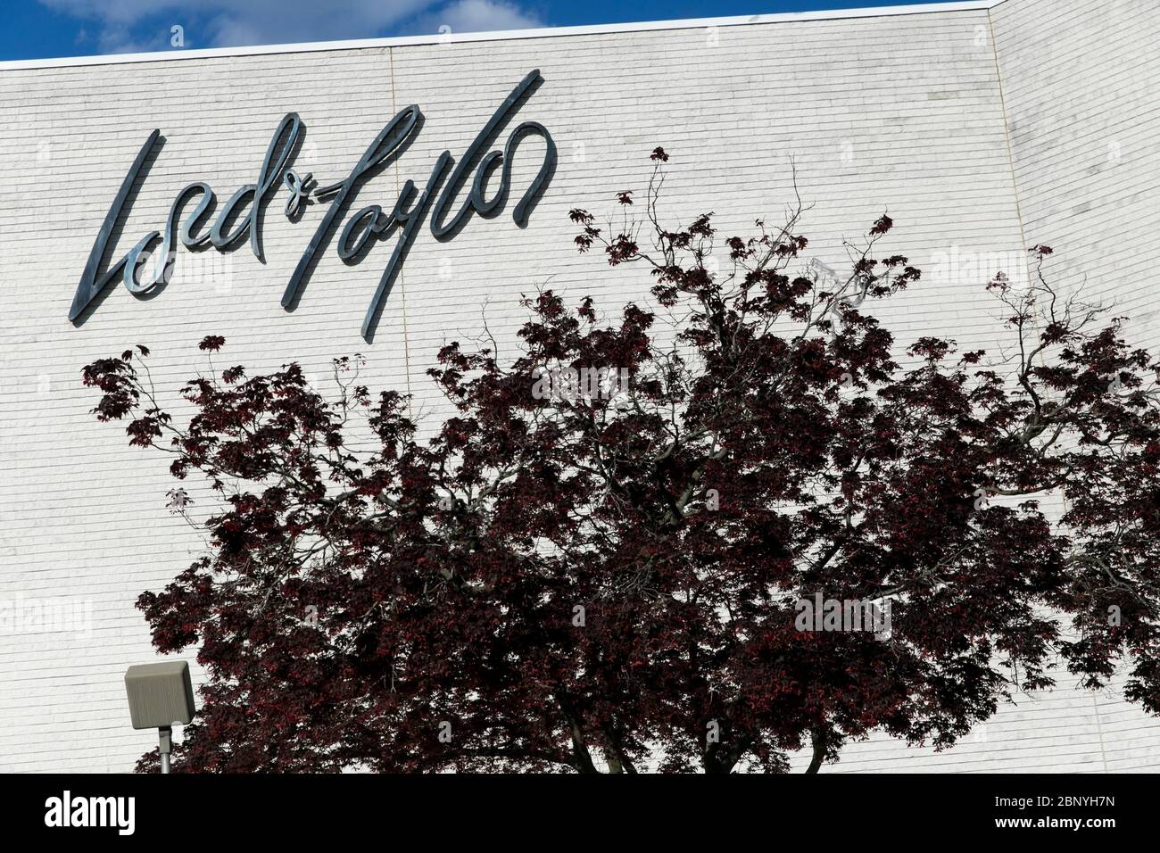 Lord and taylor logo hi-res stock photography and images - Alamy