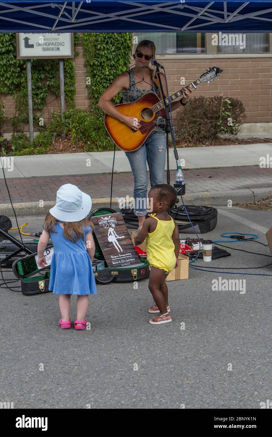 Female singer concert hi-res stock photography and images - Alamy