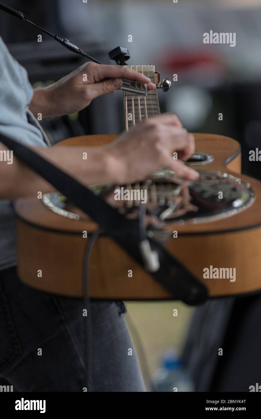 Lap steel hi-res stock photography and images - Alamy