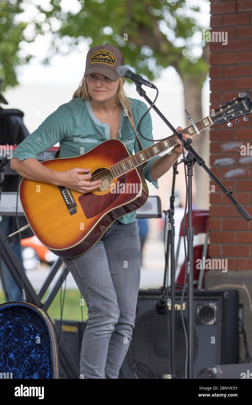 Woman air guitarist hi-res stock photography and images - Alamy