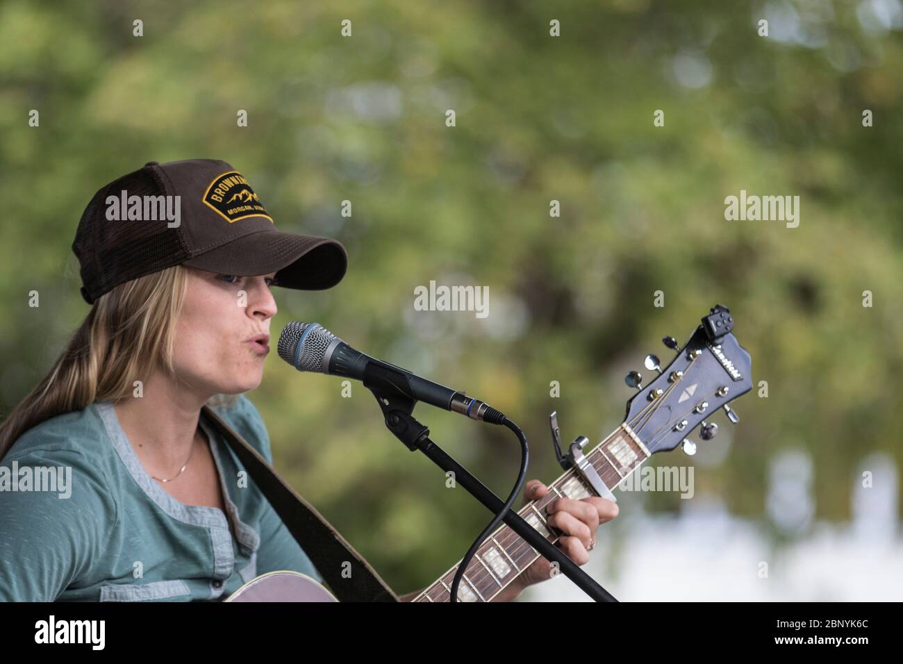 Rock music blonde girl guitarist hi-res stock photography and images ...