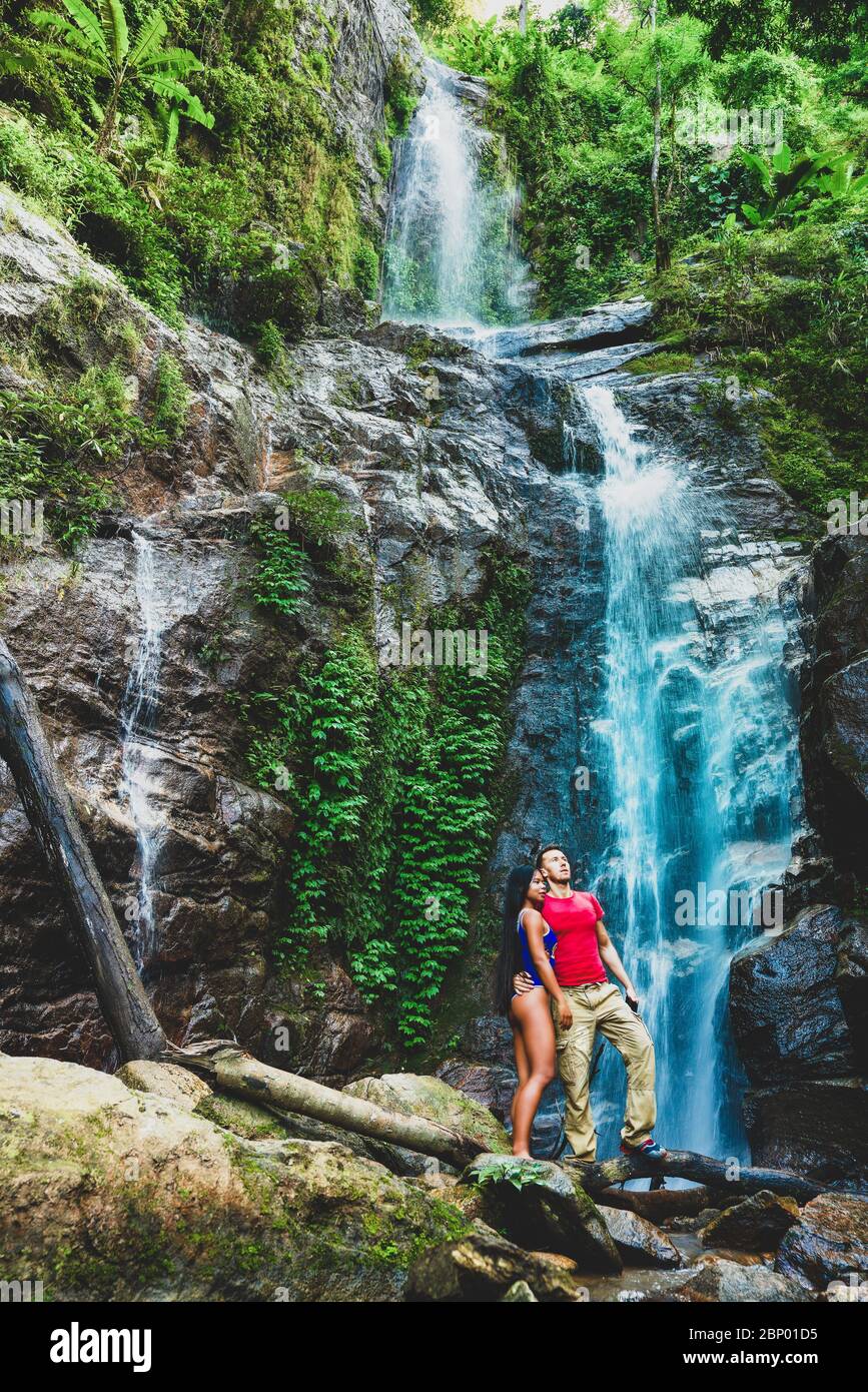 Couple kissing in waterfall hi-res stock photography and images - Alamy