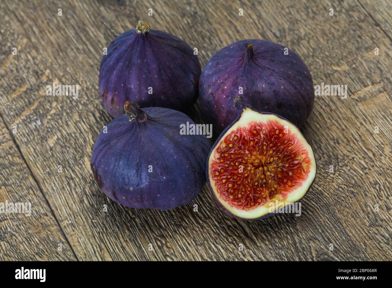 Ripe sweet fresh sliced fig fruit Stock Photo - Alamy