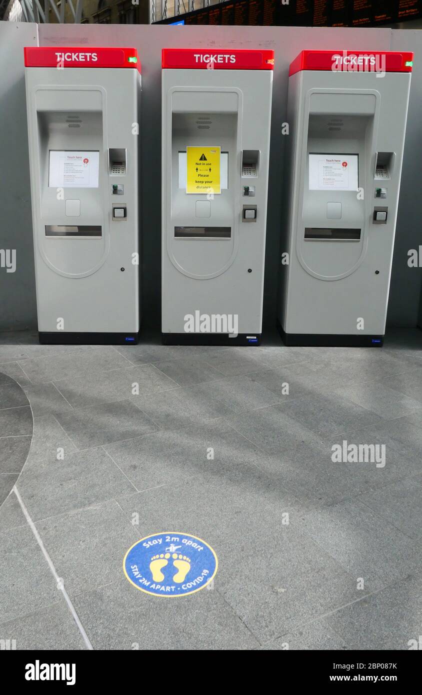 London tube ticket machines hi-res stock photography and images - Alamy