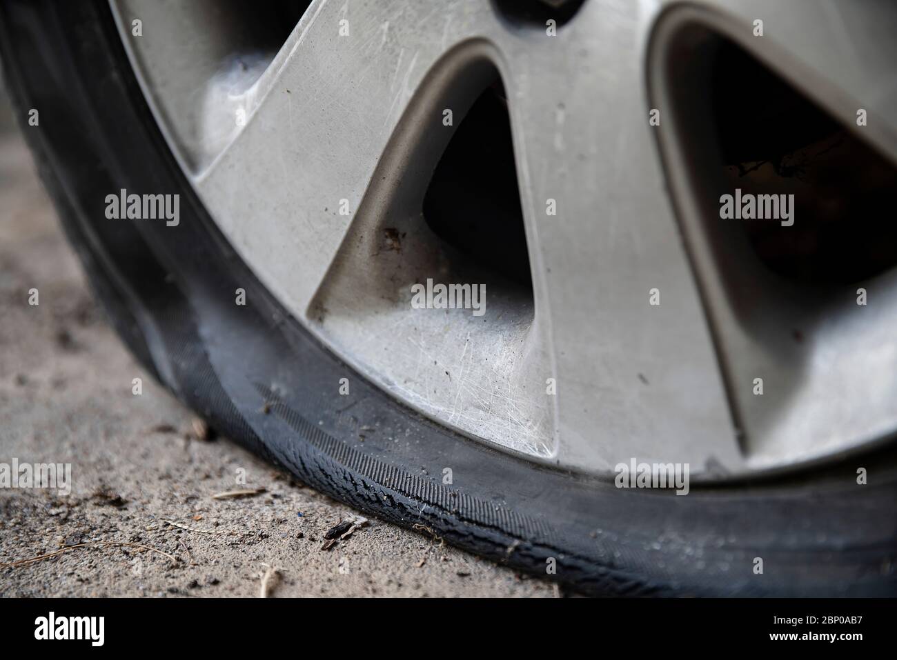 Fixing flat tyre hi-res stock photography and images - Alamy