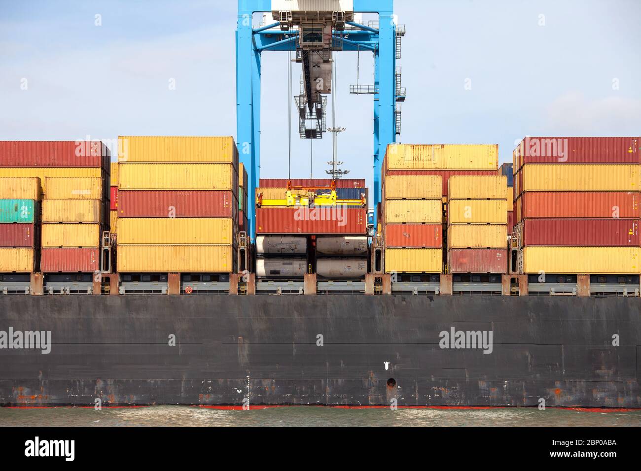 Transtainer Carne lifting a Shipping Container Stock Photo - Alamy