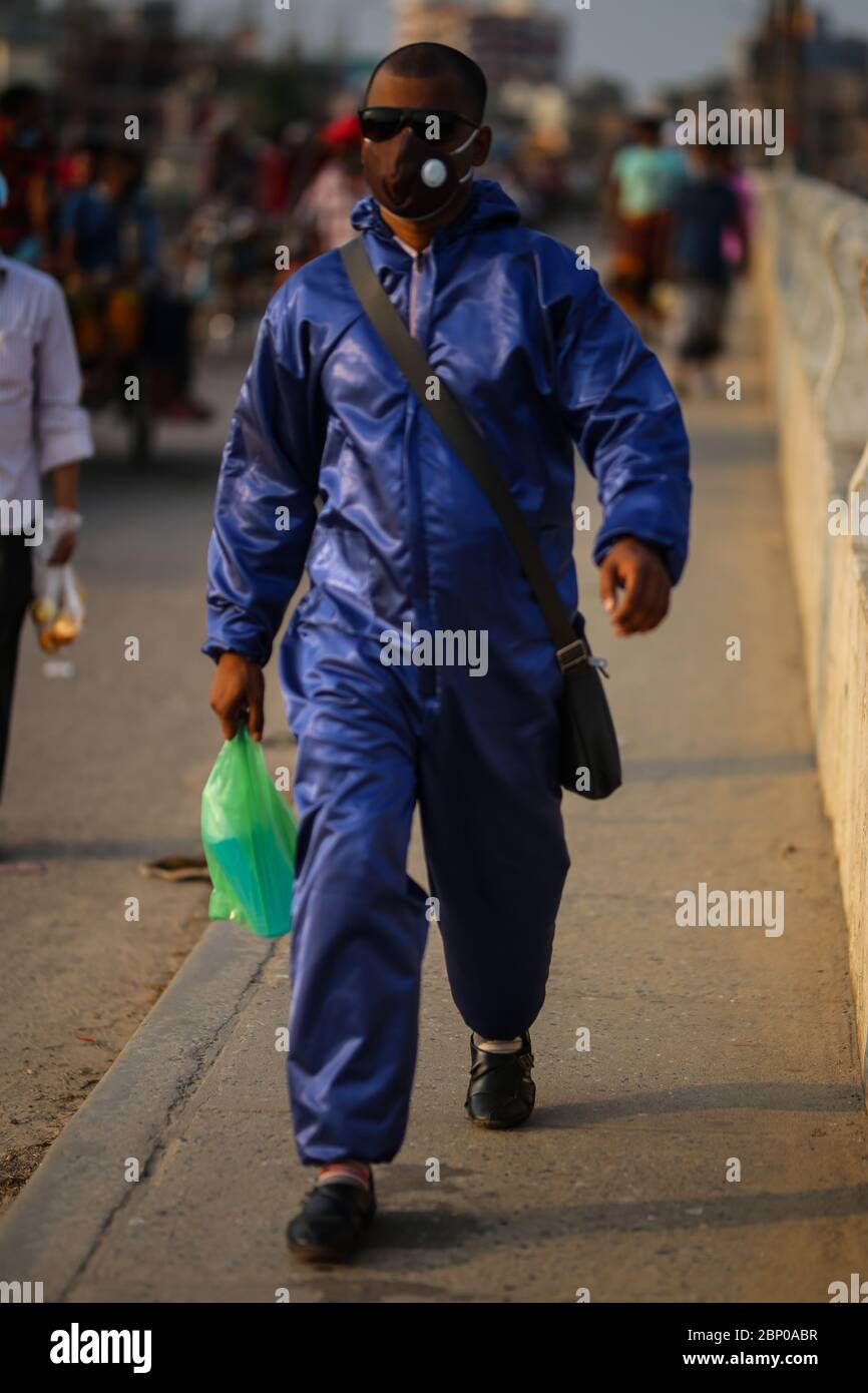 Man wearing ppe hi-res stock photography and images - Alamy