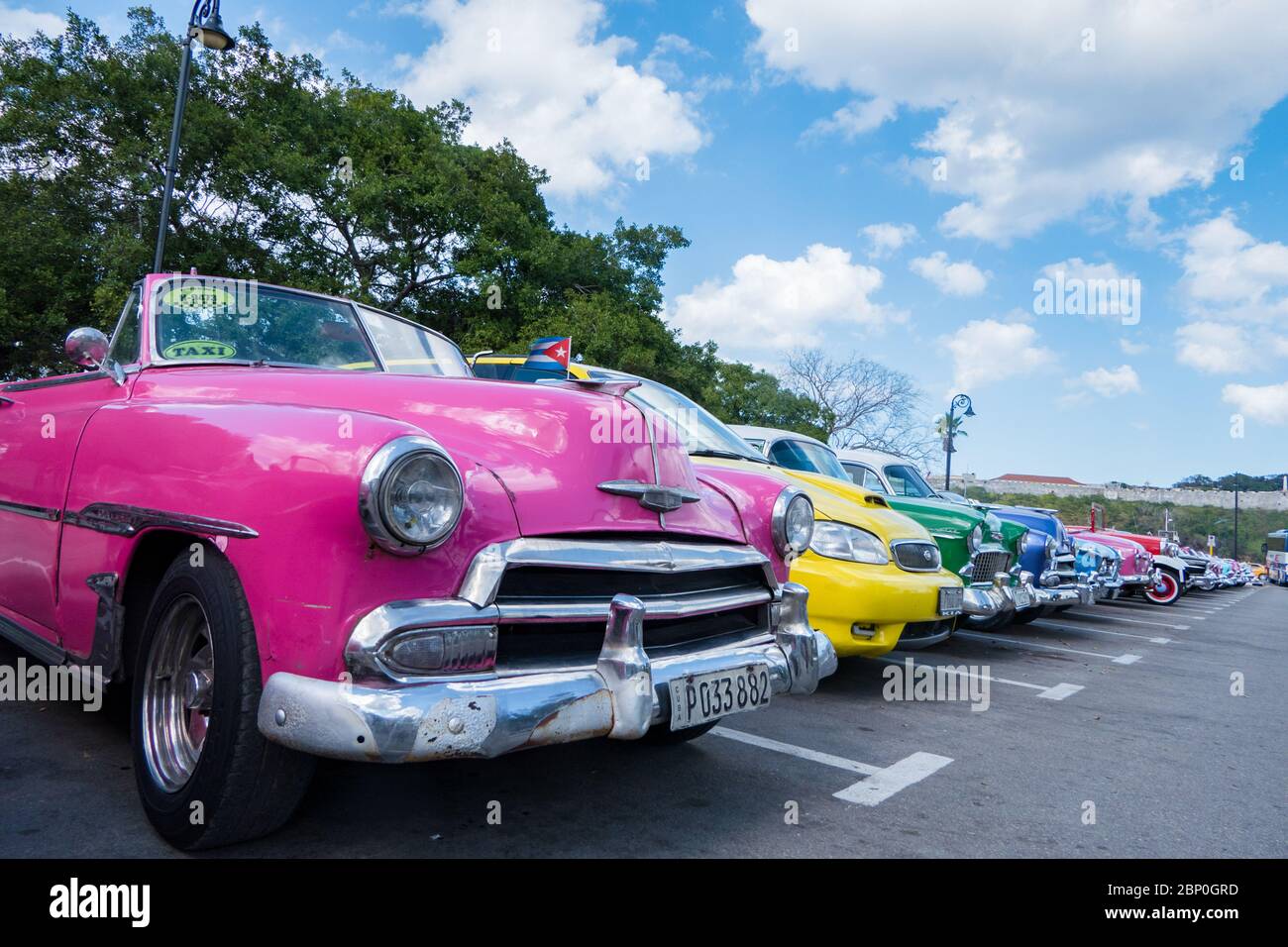 Row of classic Cuban cars of varying colors Stock Photo - Alamy